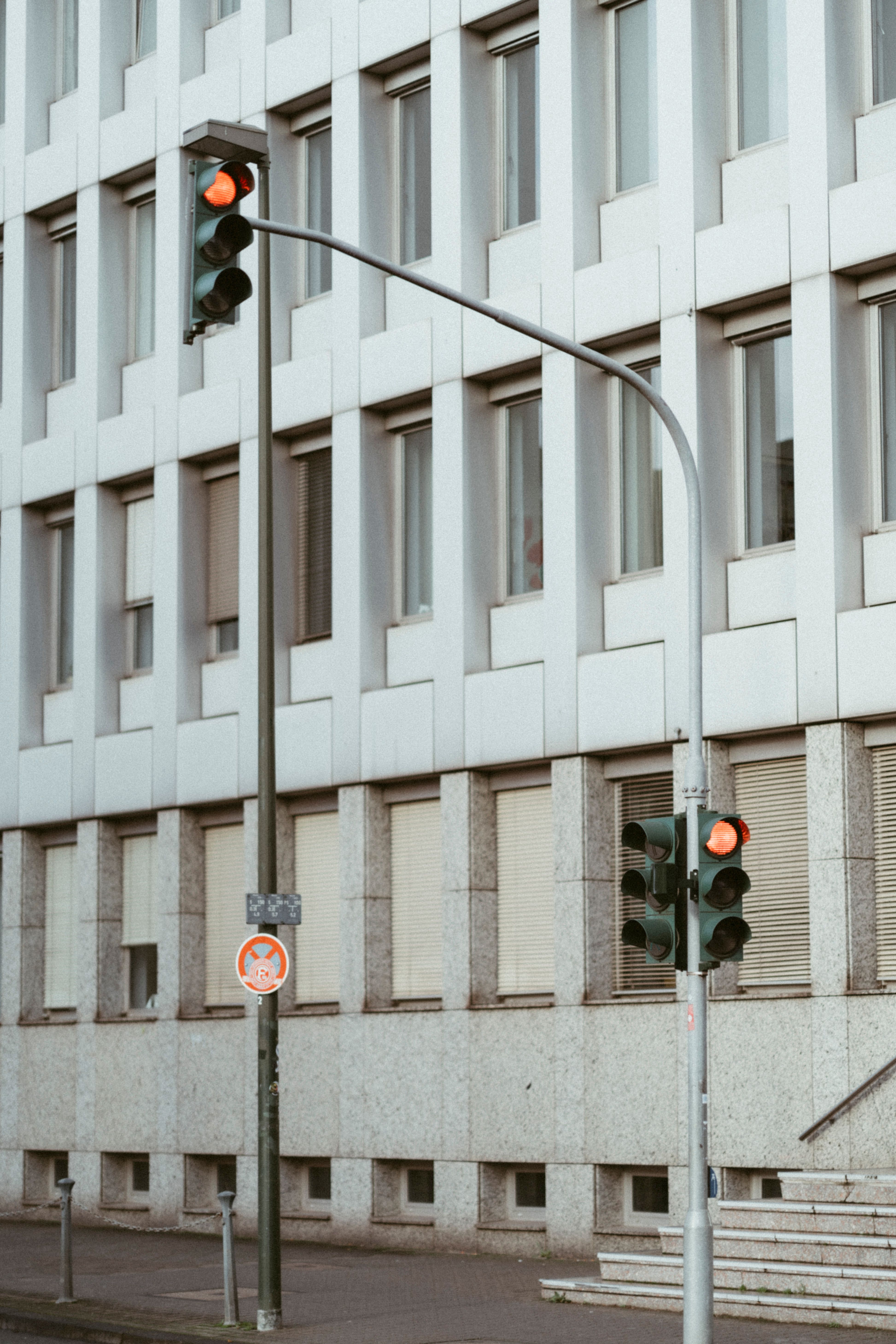 Red Light at Street Crossing in front of Office Entrance · Free Stock Photo