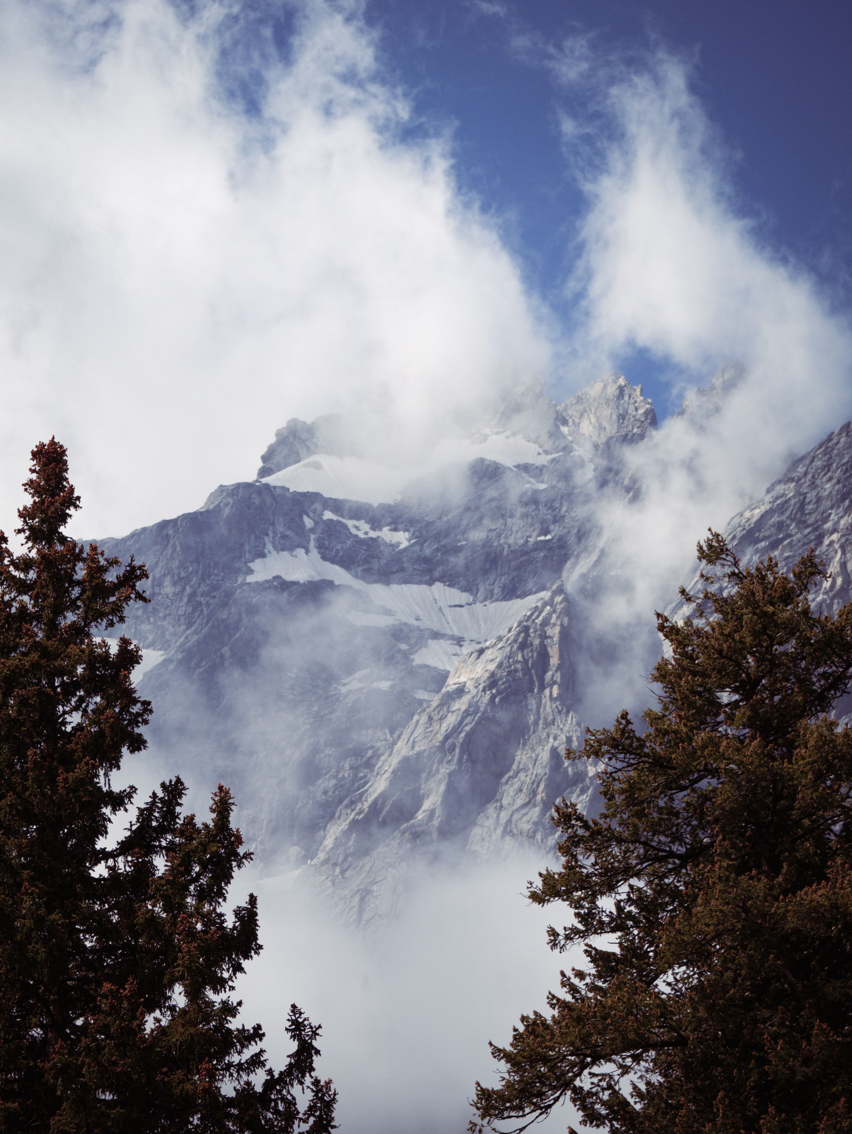 A Cloudy Day at a Snow Capped Mountain · Free Stock Photo