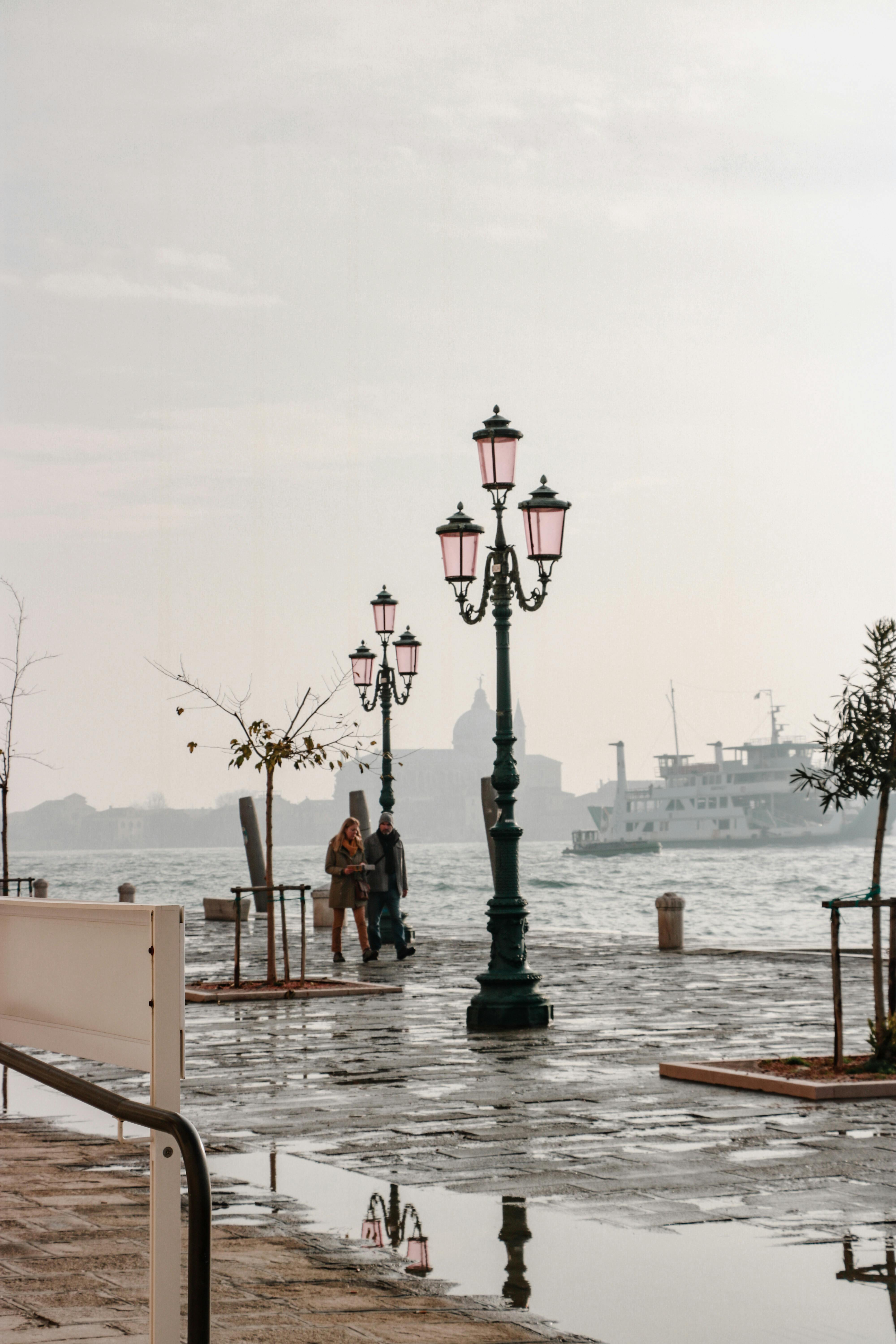 Promenade along Sea · Free Stock Photo