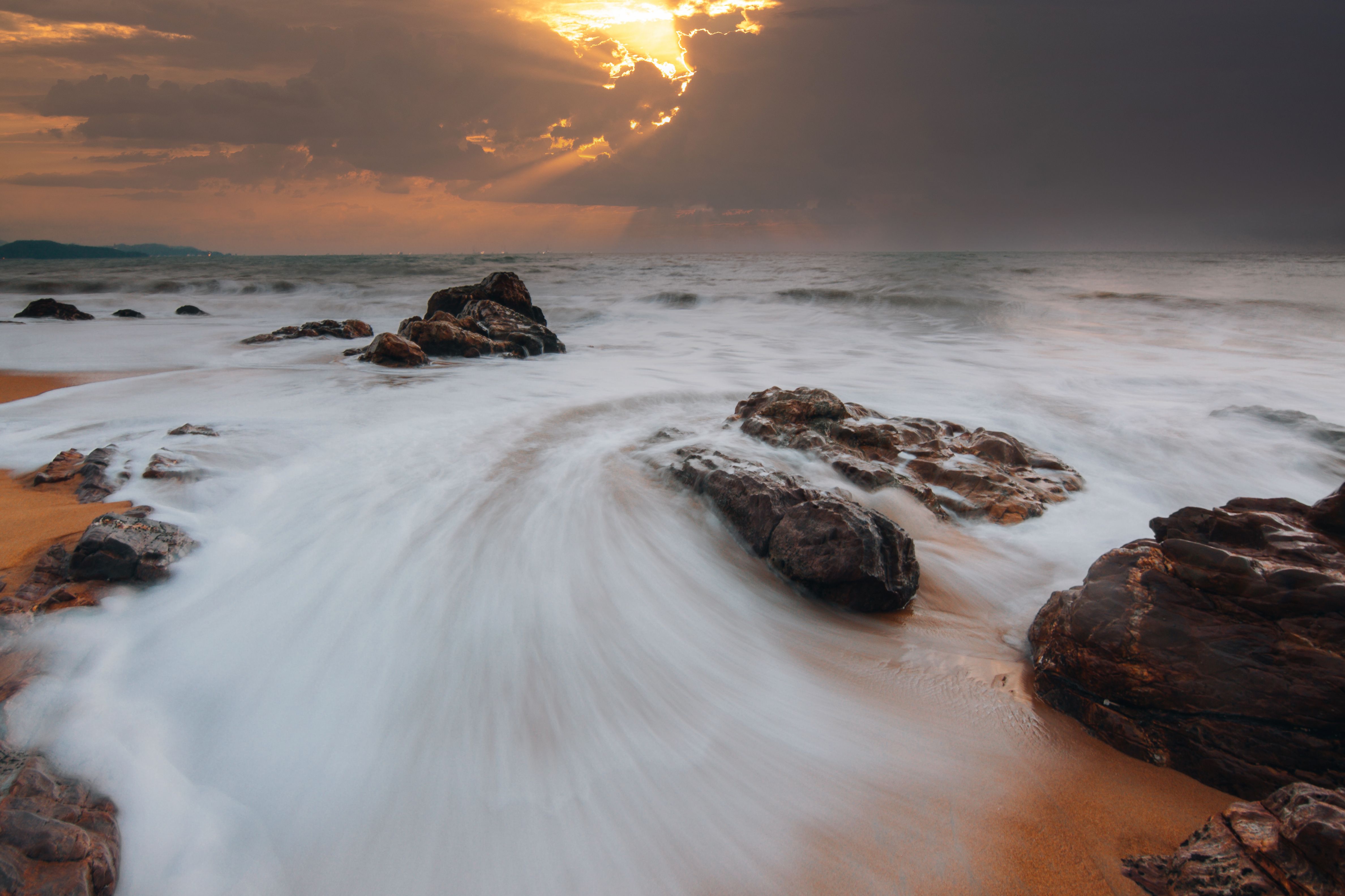Long Exposure of Sea Waves · Free Stock Photo