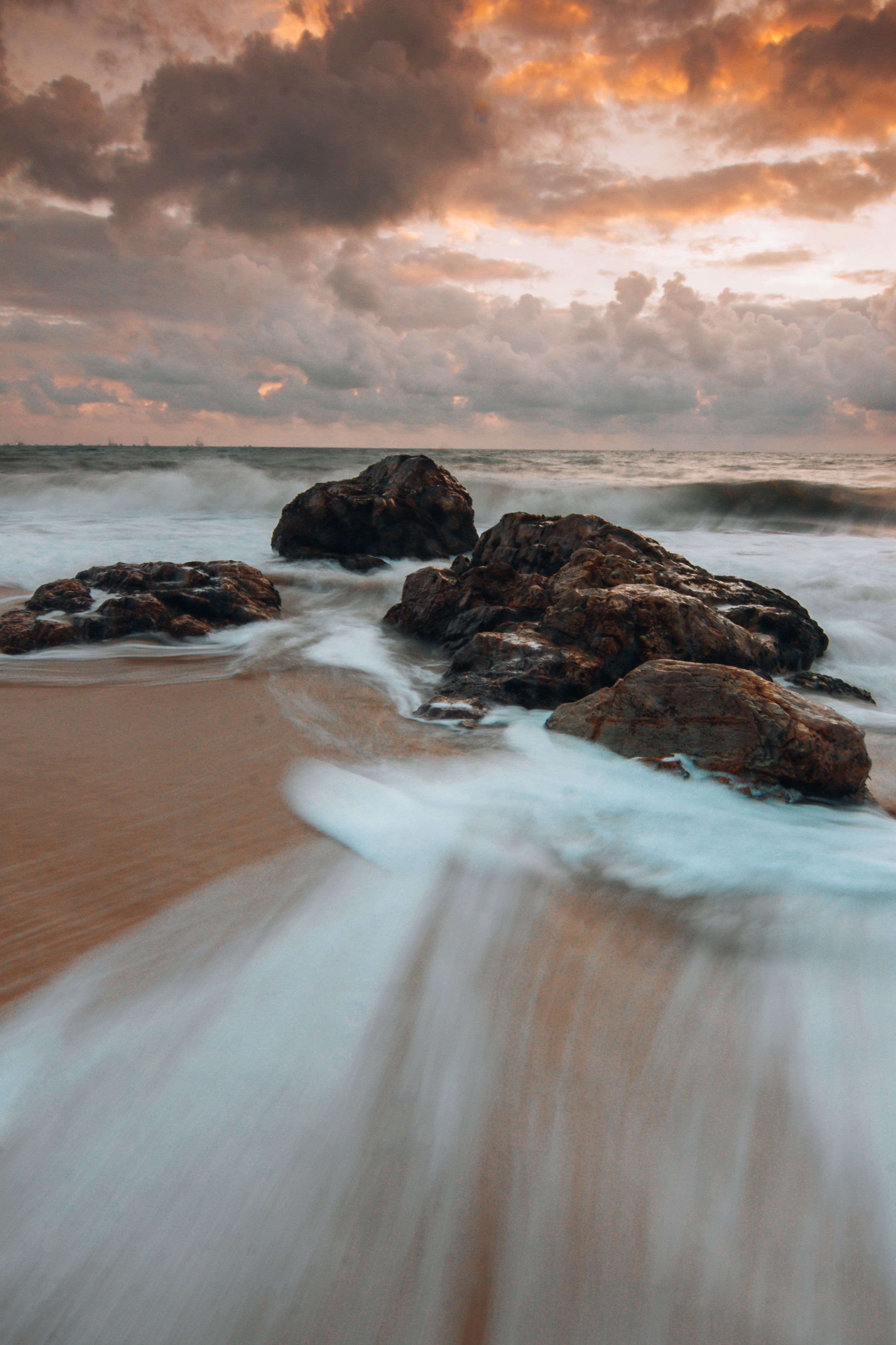 Sea Waves during High Tide · Free Stock Photo