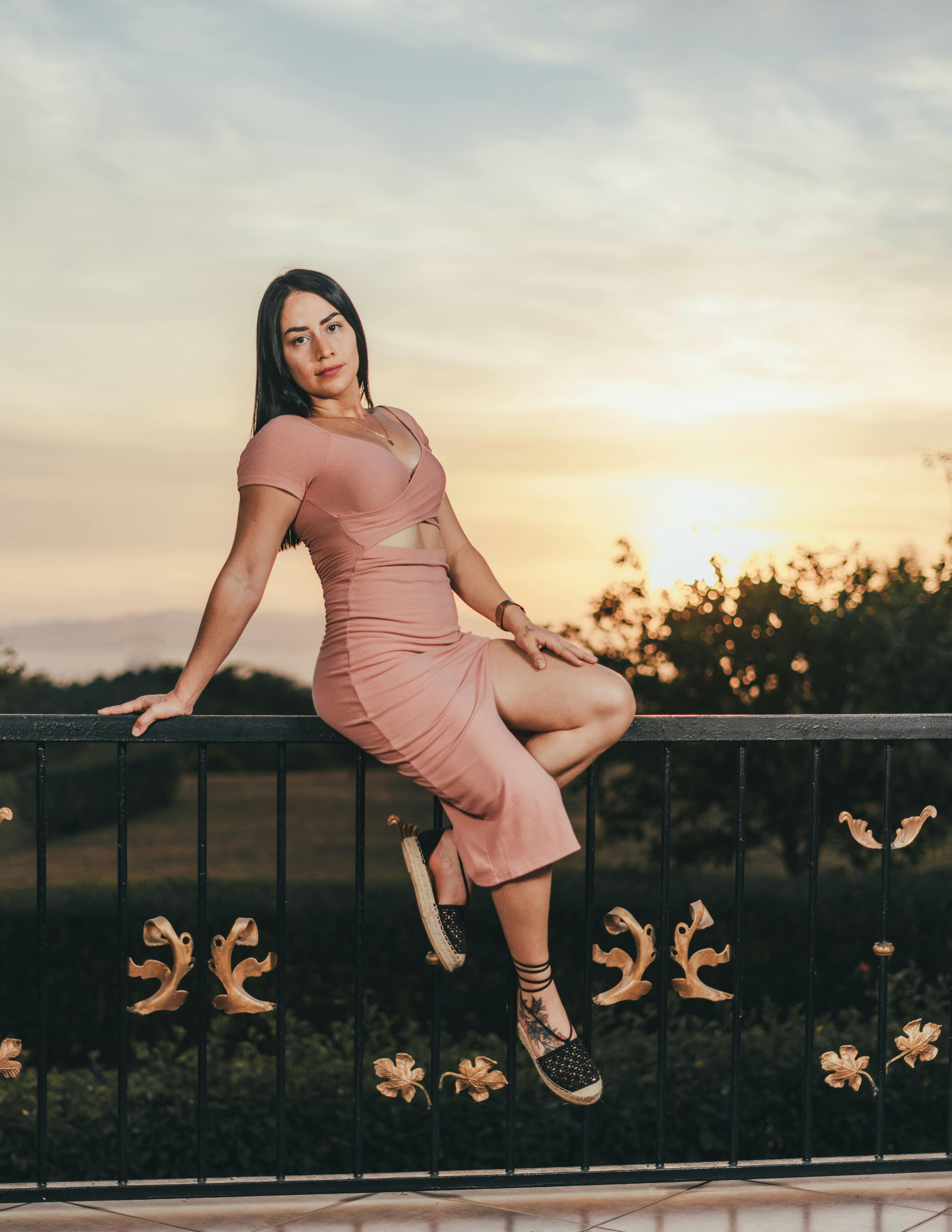 Beautiful Woman Leaning on Railing · Free Stock Photo