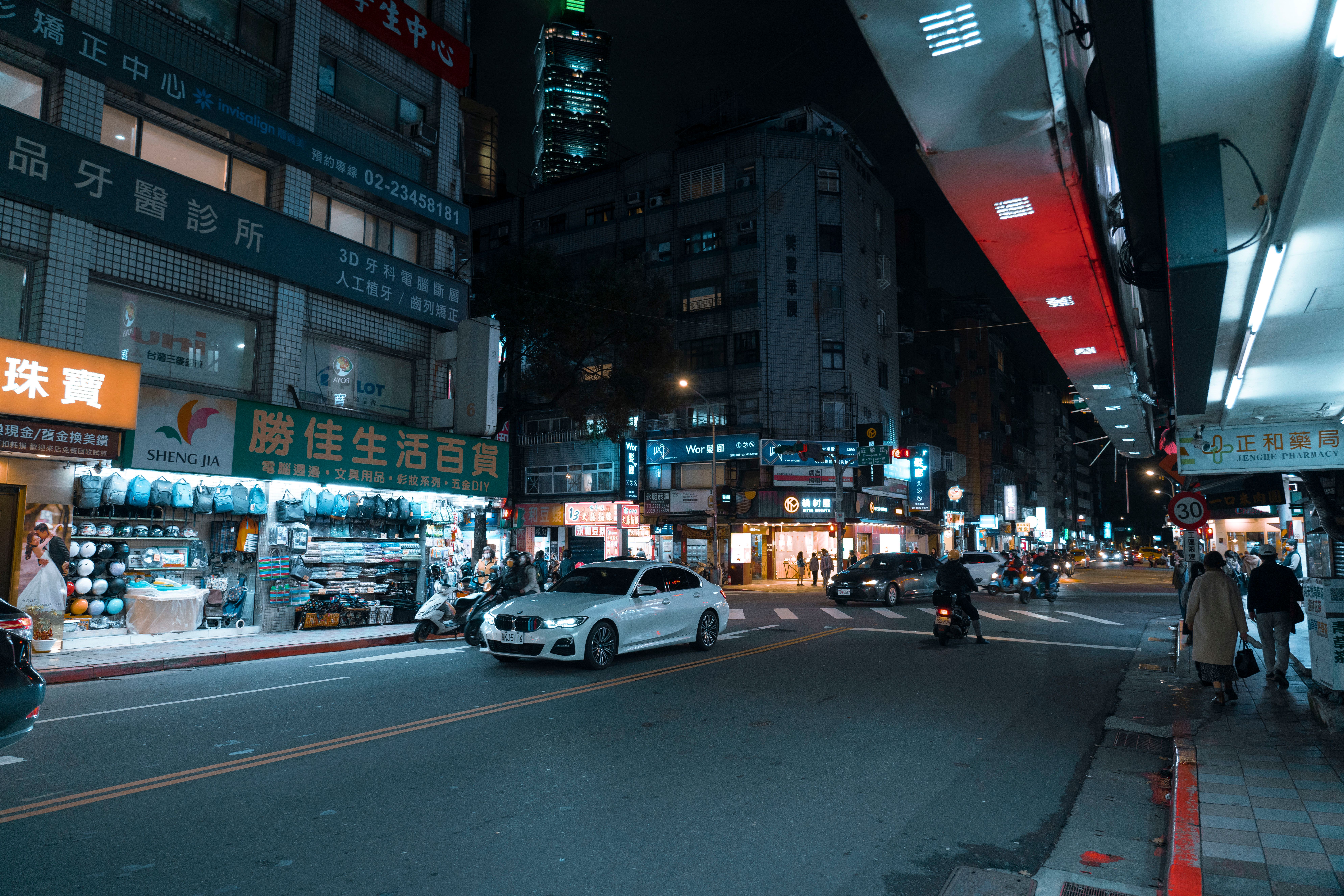 Japanese 7-eleven Convenience Store at Night · Free Stock Photo
