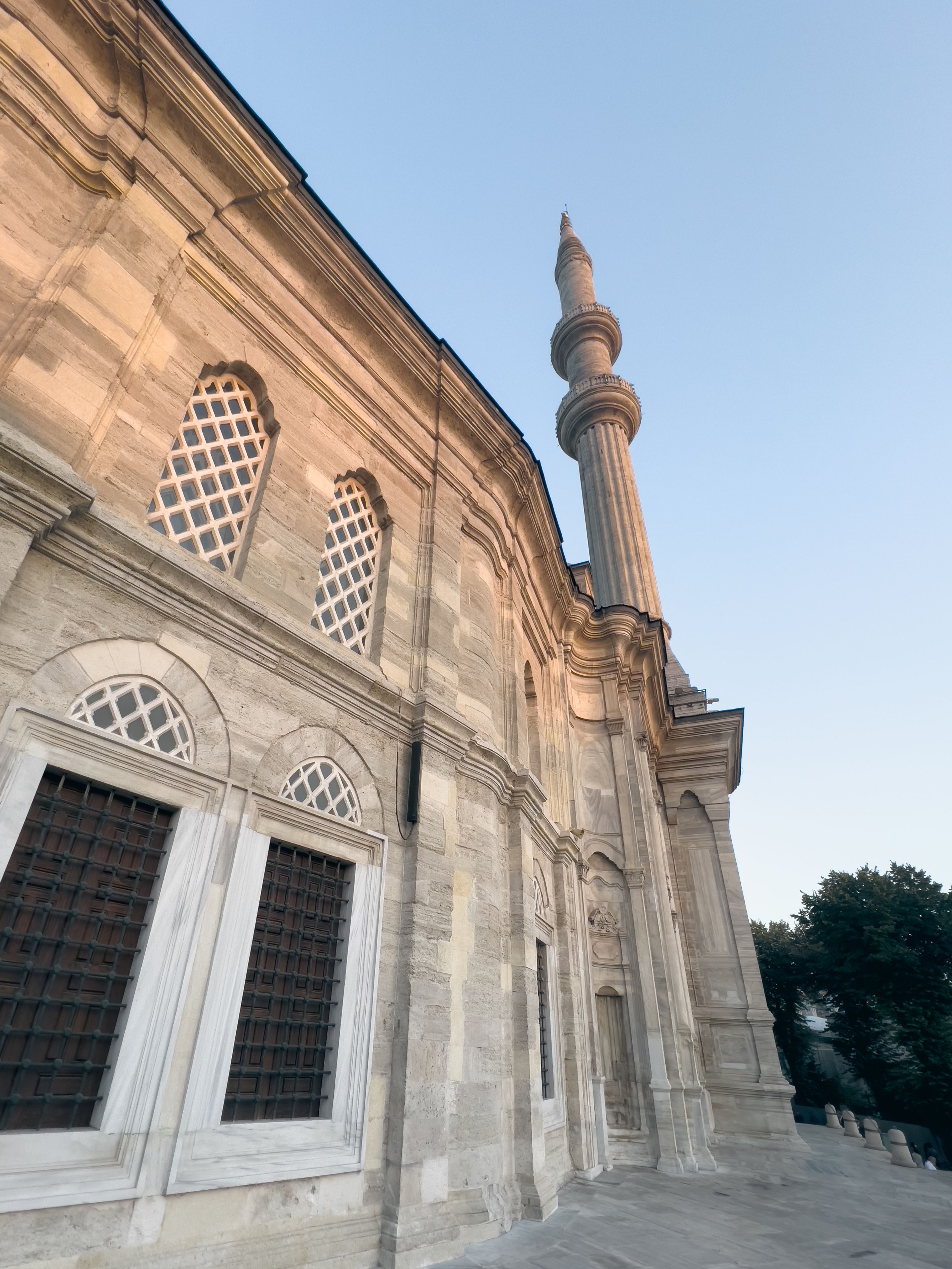 Low Angle Shot of a Mosque Tower · Free Stock Photo
