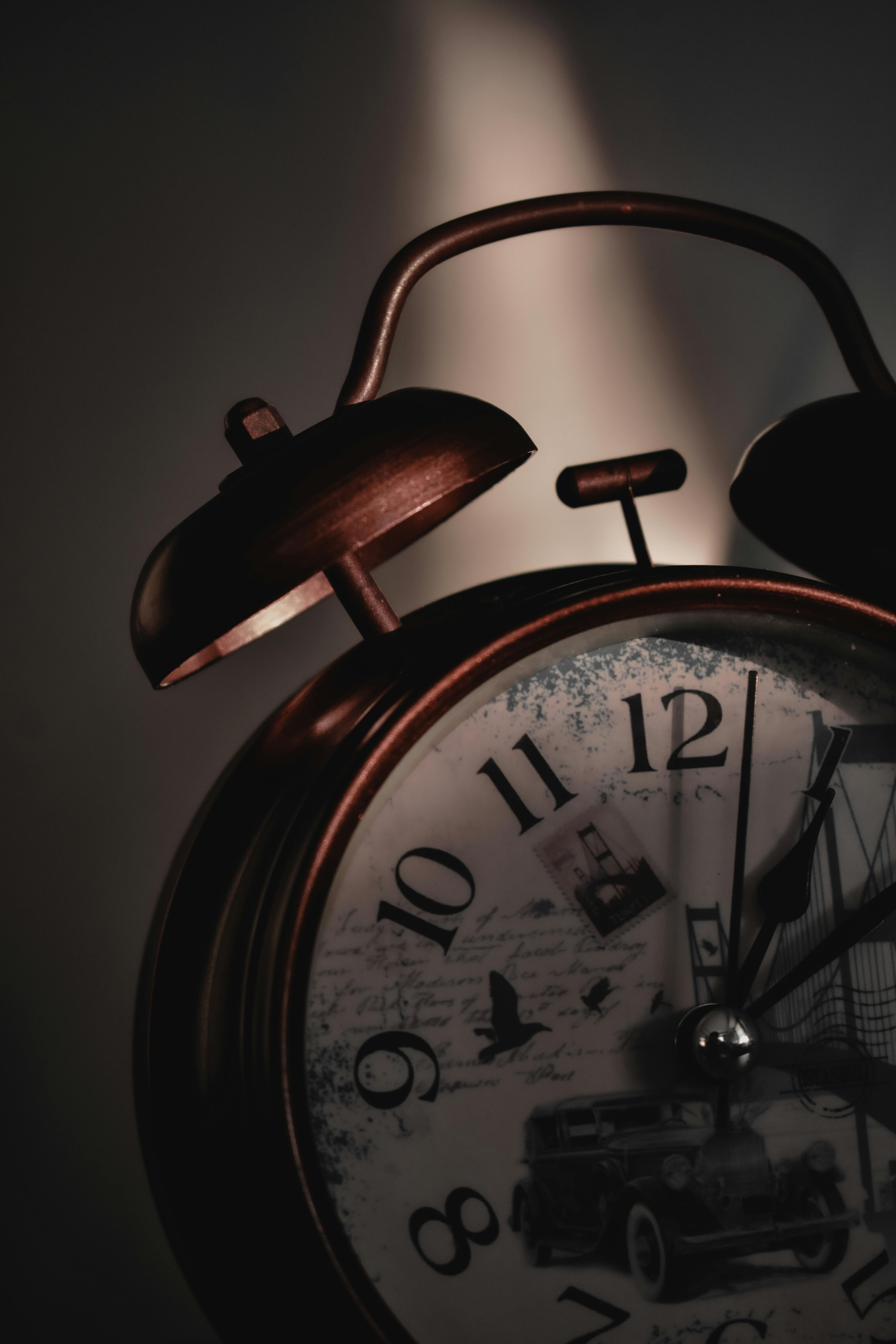 Close-Up Shot of an Alarm Clock · Free Stock Photo