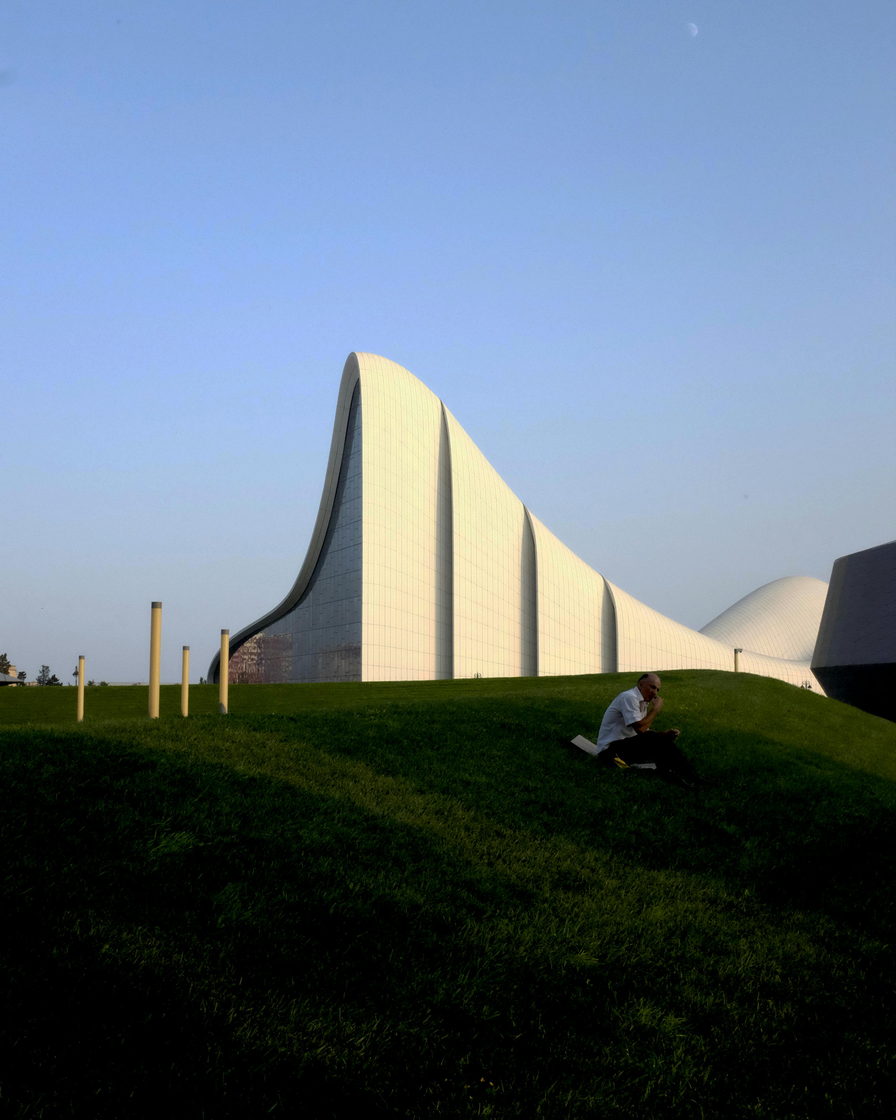 Roses on Graves in Sehidler Xiyabani in Baku · Free Stock Photo