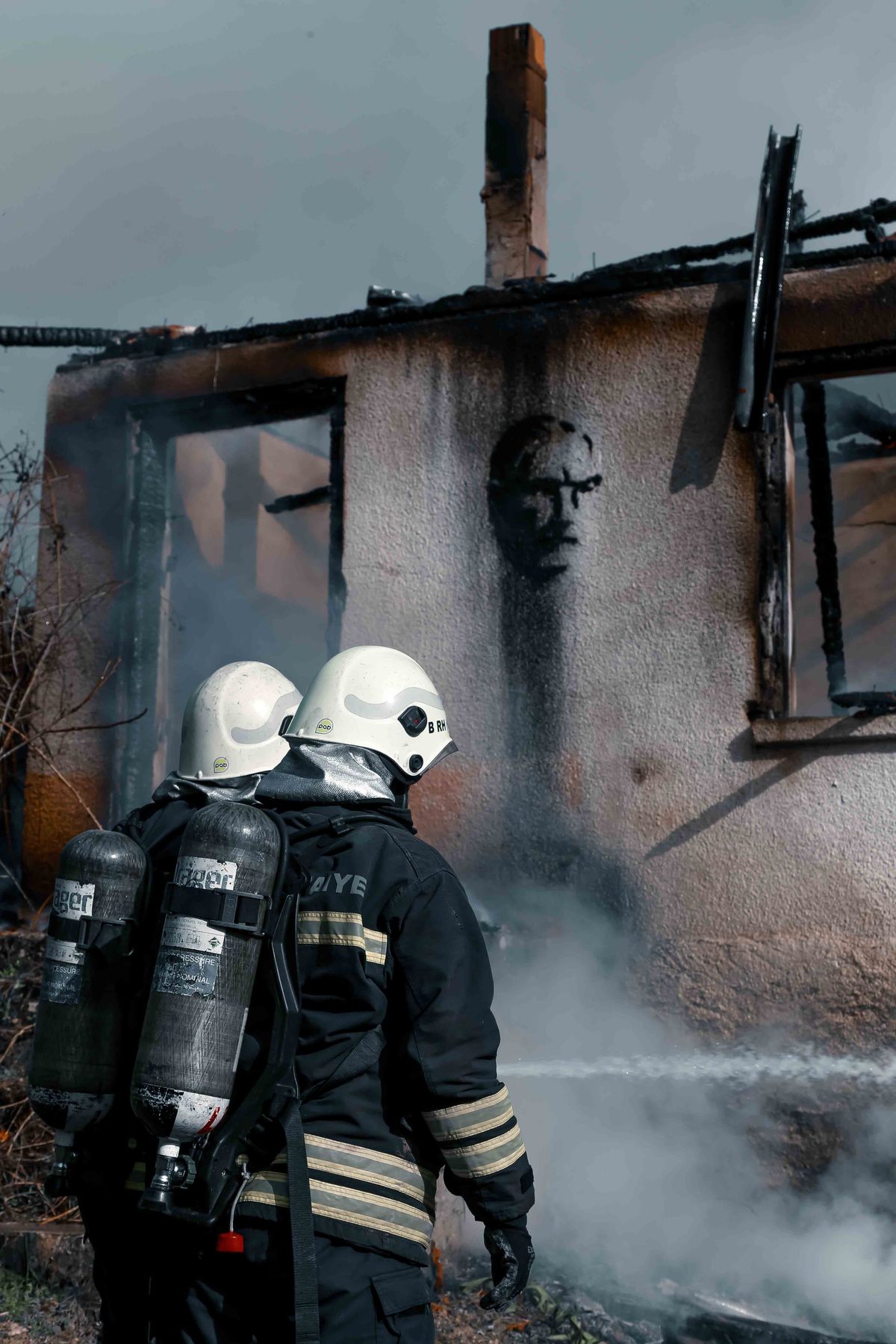 House Fire Photos, Download The BEST Free House Fire Stock Photos & HD ...