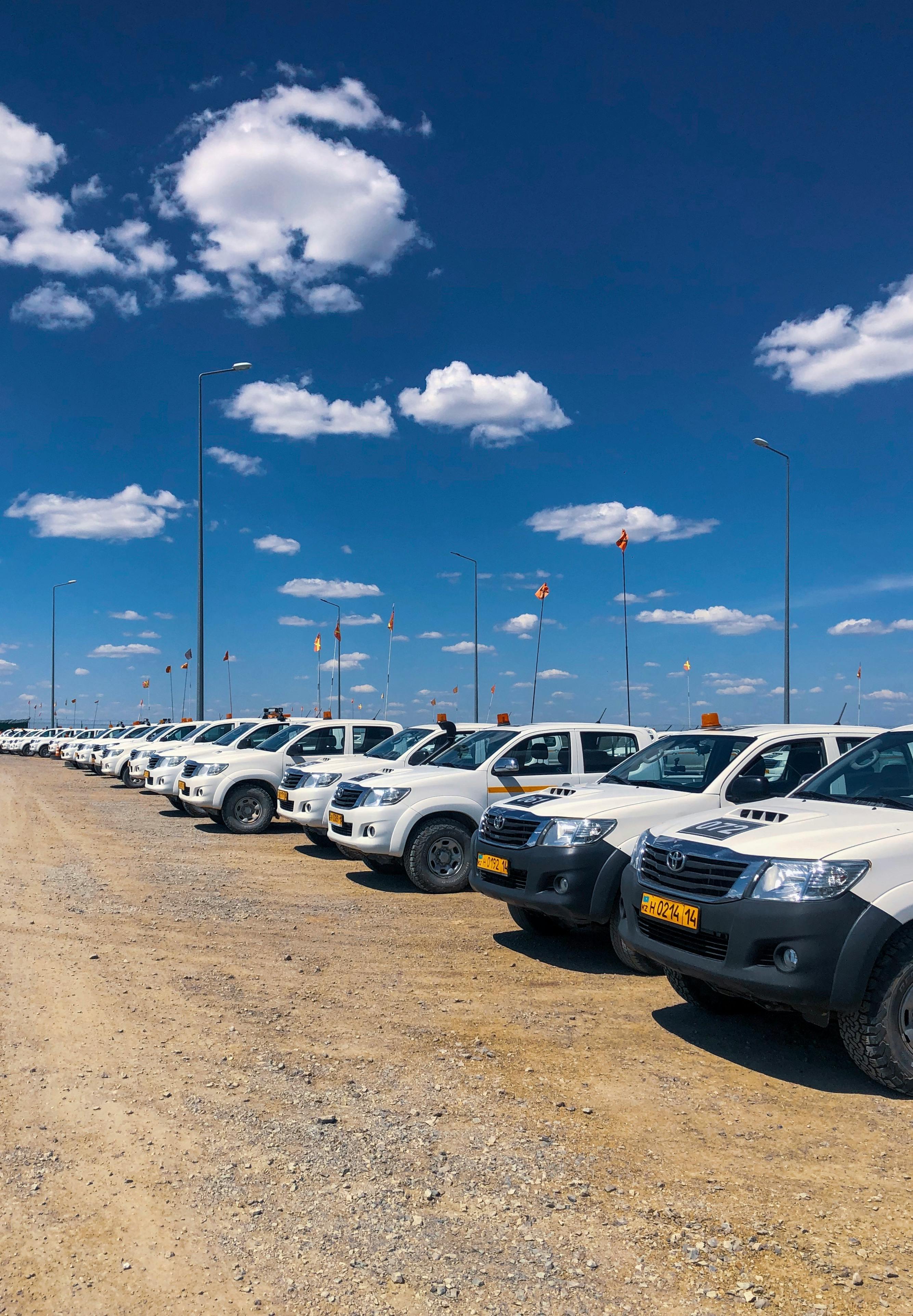 Identical Cars Photos, Download The BEST Free Identical Cars Stock ...