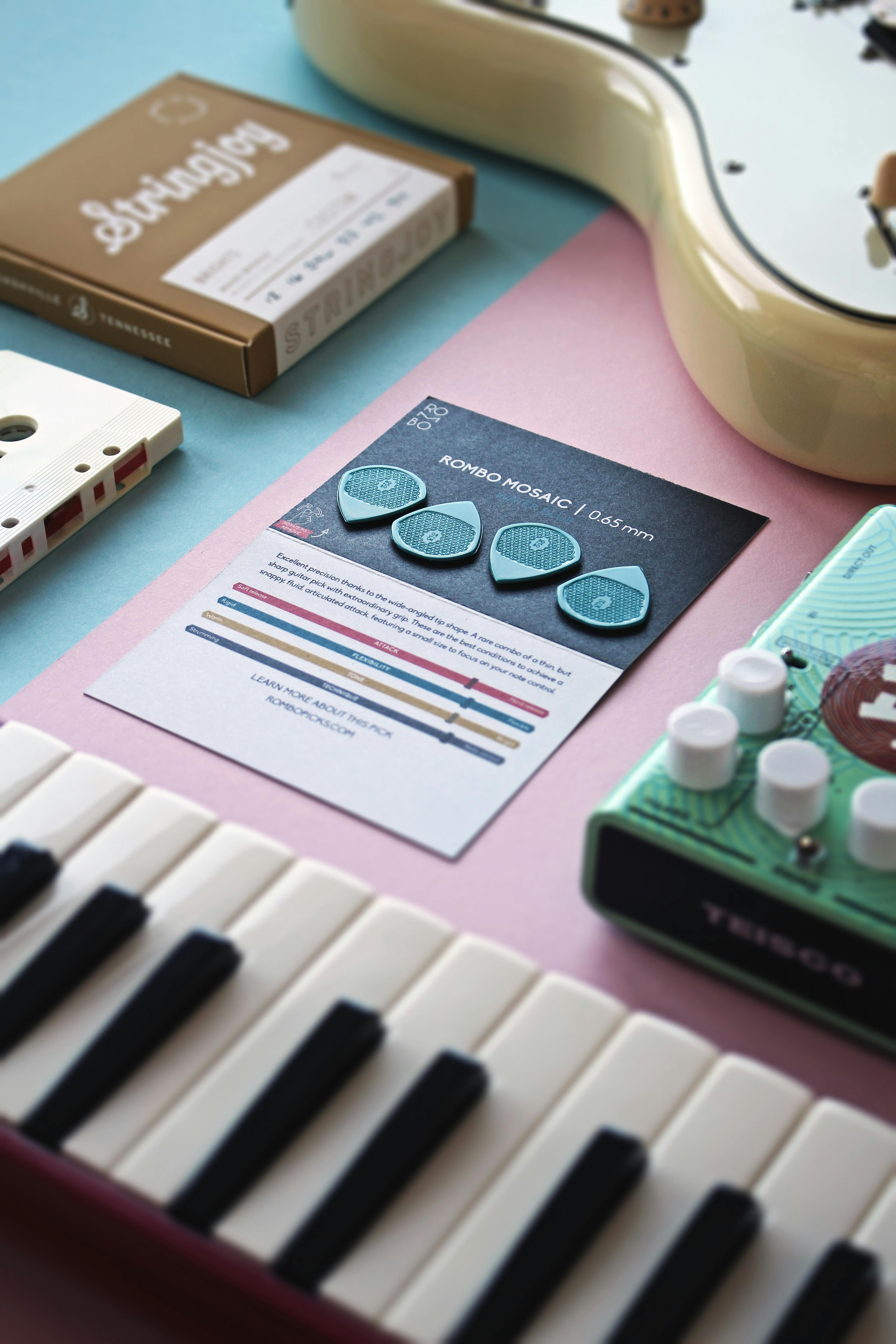 Close-Up Shot of Guitar Accessories · Free Stock Photo