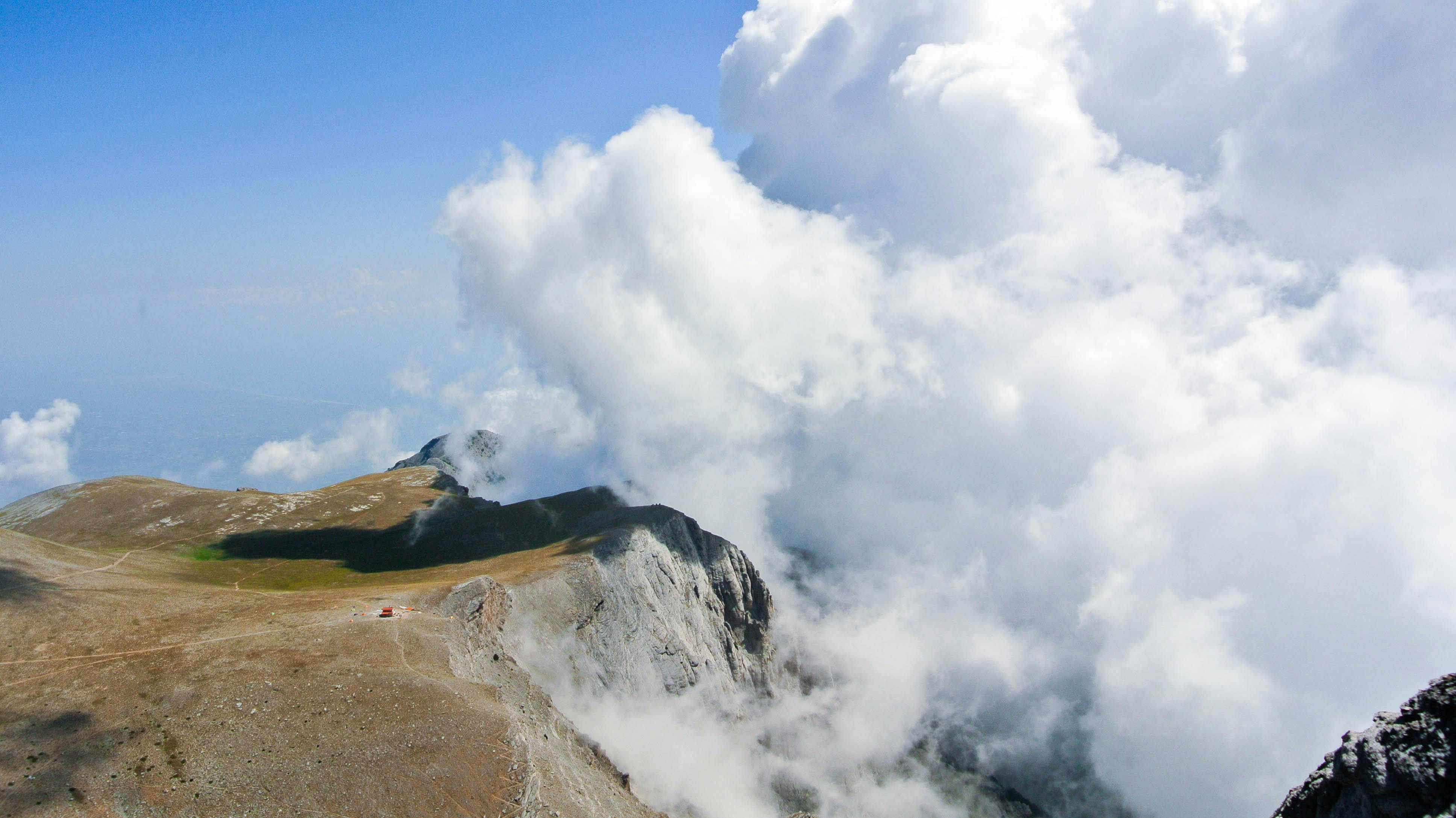 Amazing Clouds on the Edge of Cliff · Free Stock Photo