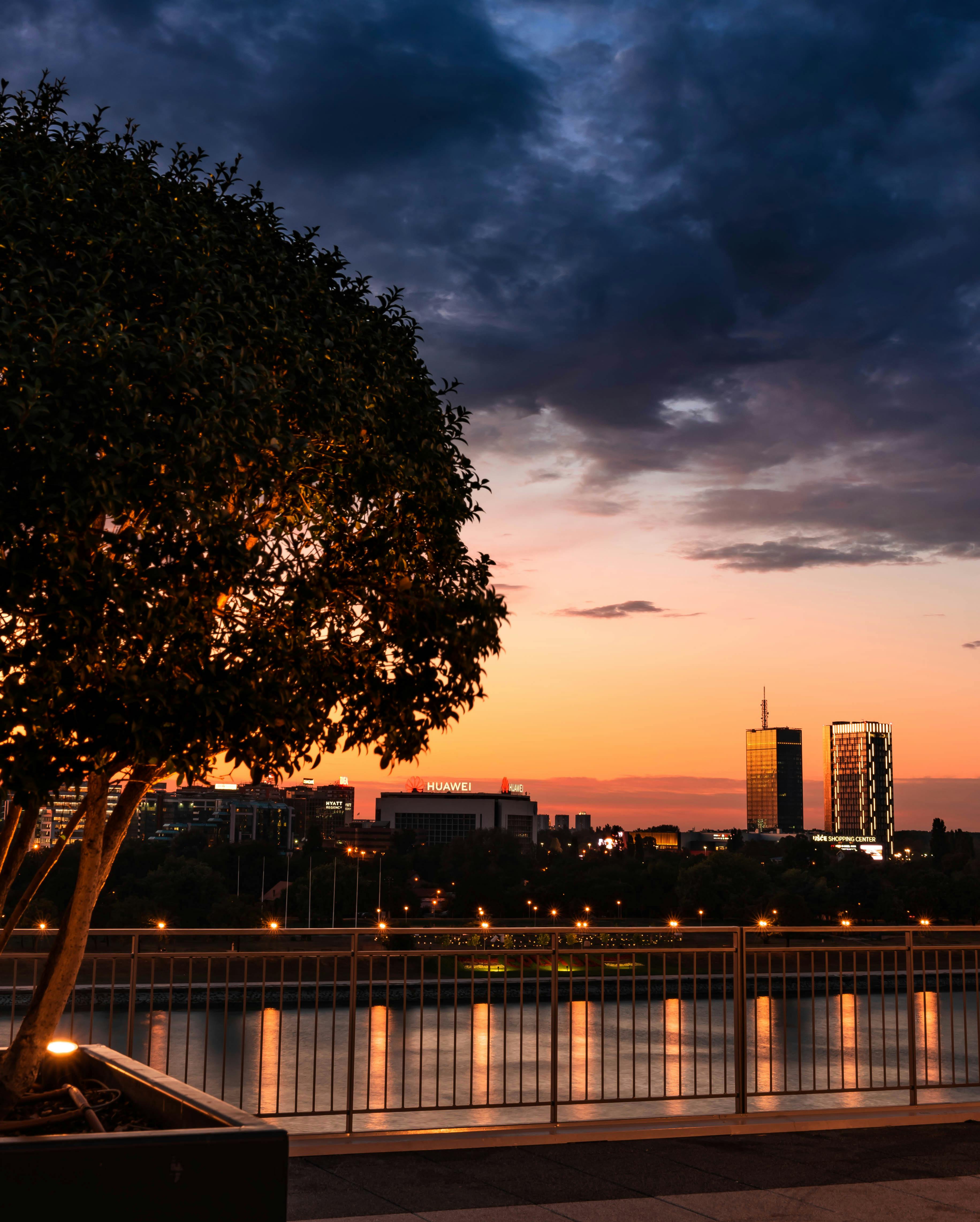 Scenic Cityscape at Sunset · Free Stock Photo