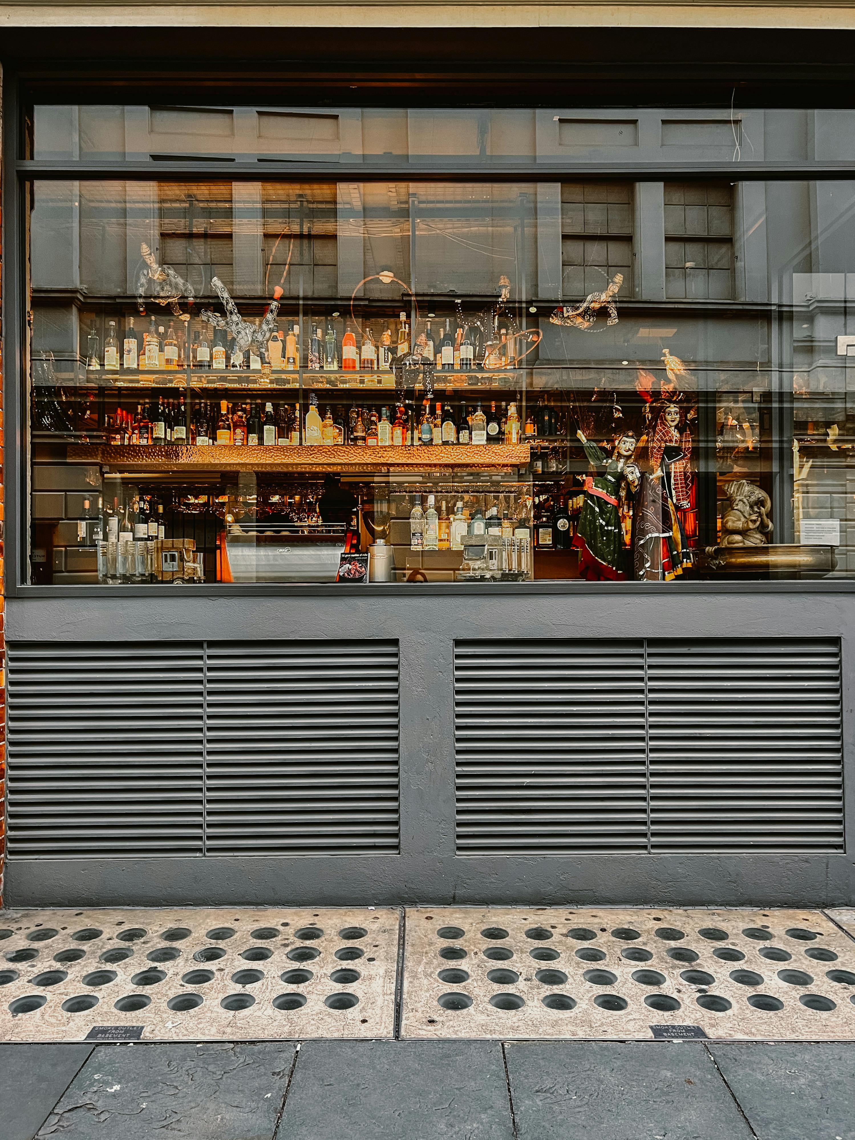 Window of Bar · Free Stock Photo