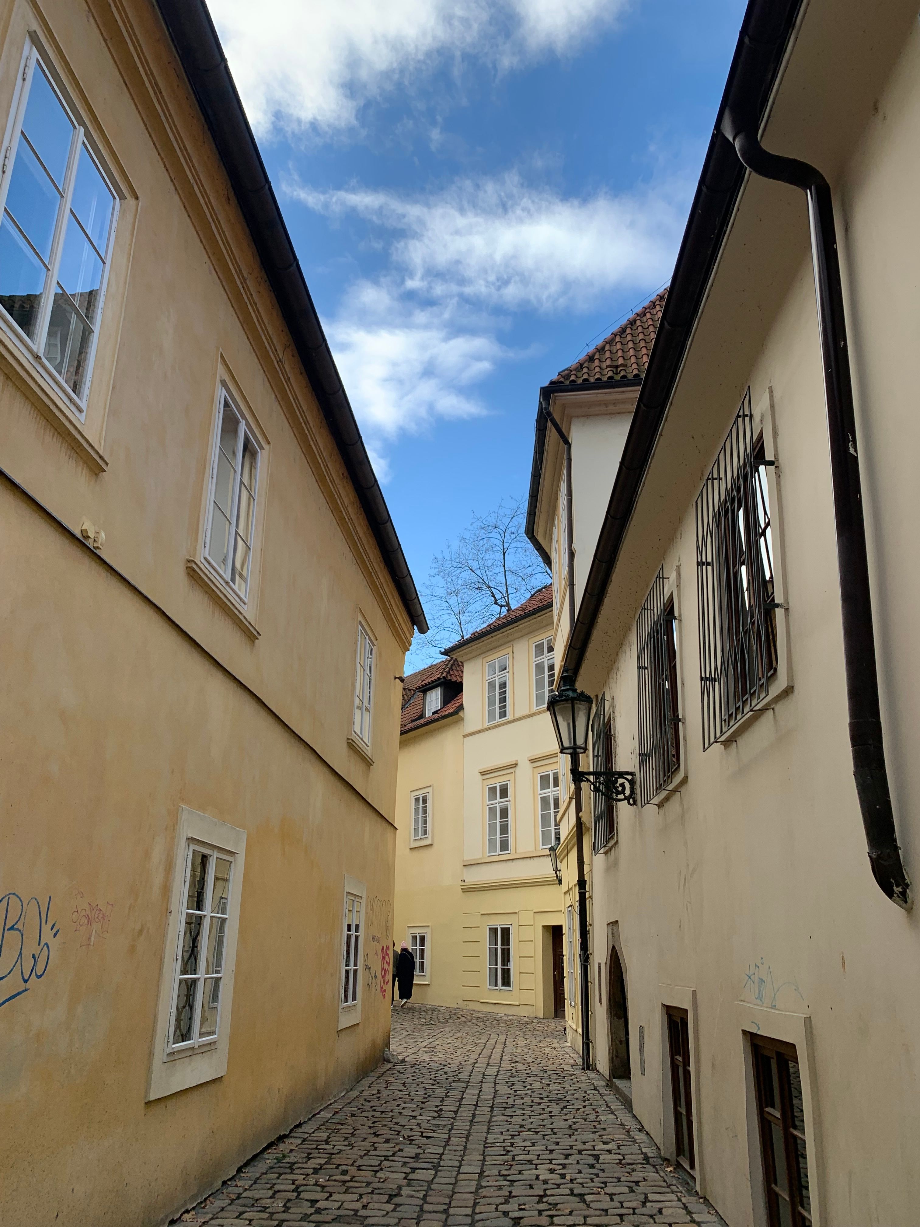 A Walkway in a Town · Free Stock Photo