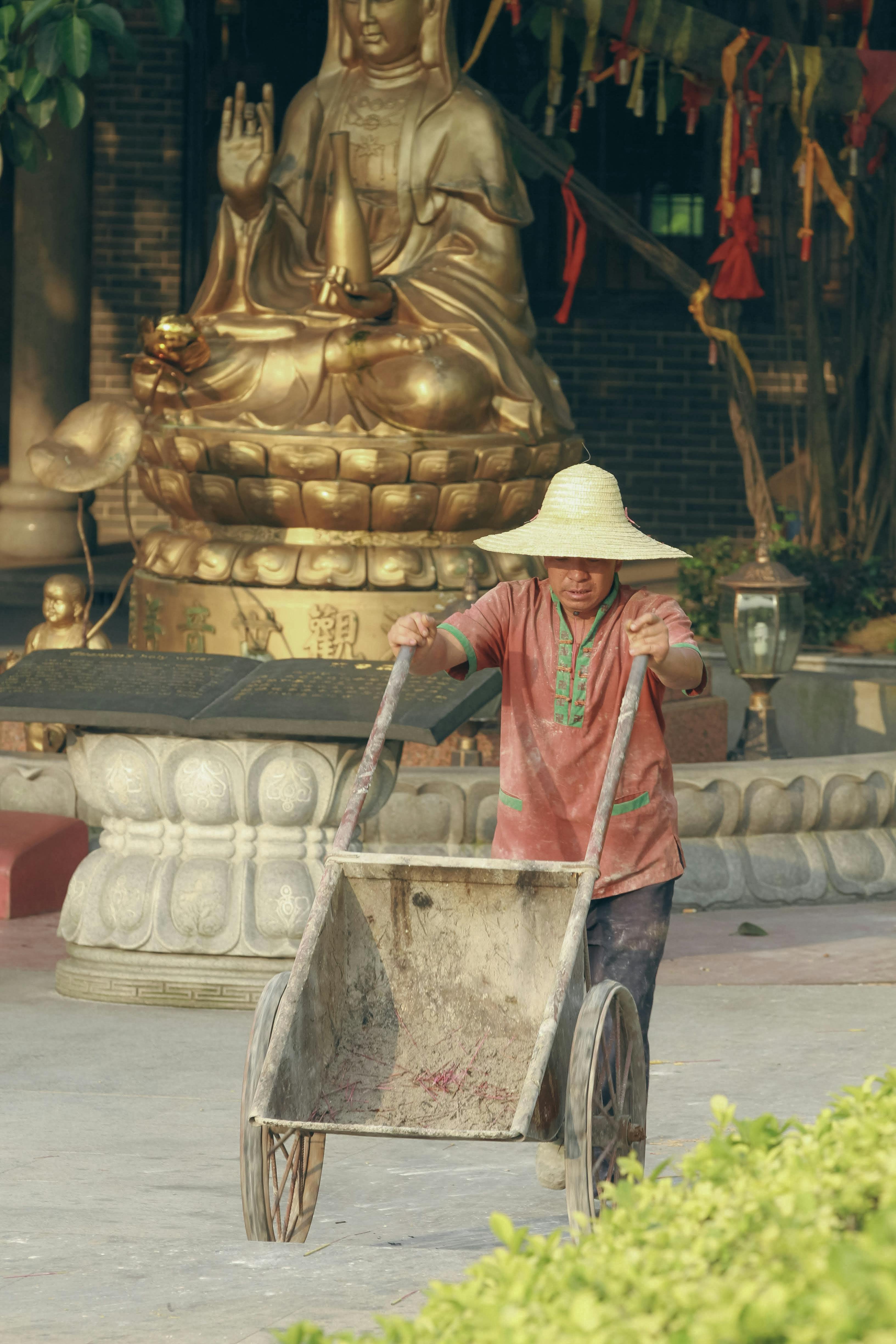 Worker Pushing Photos, Download The BEST Free Worker Pushing Stock ...