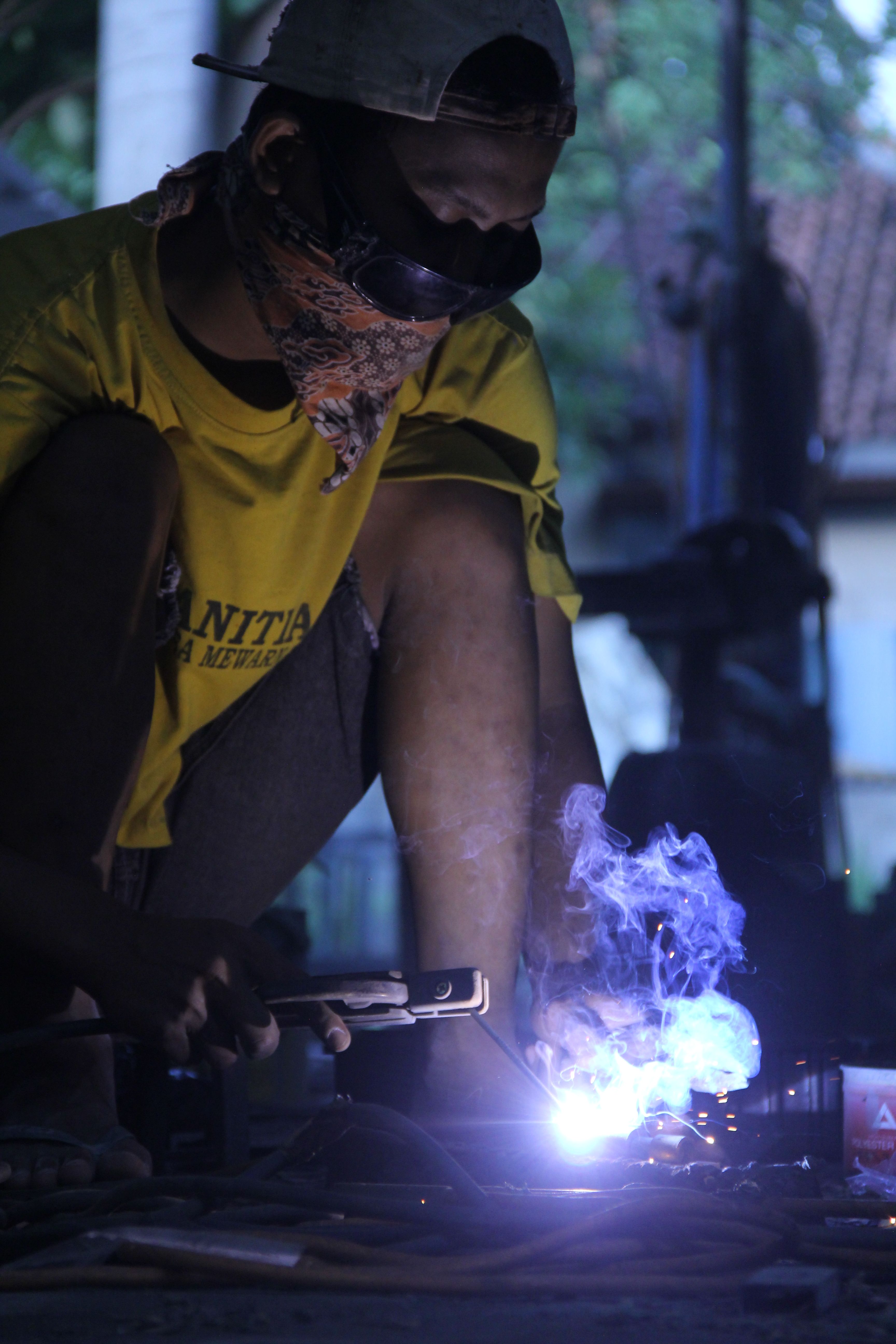 Man Welding Ship · Free Stock Photo