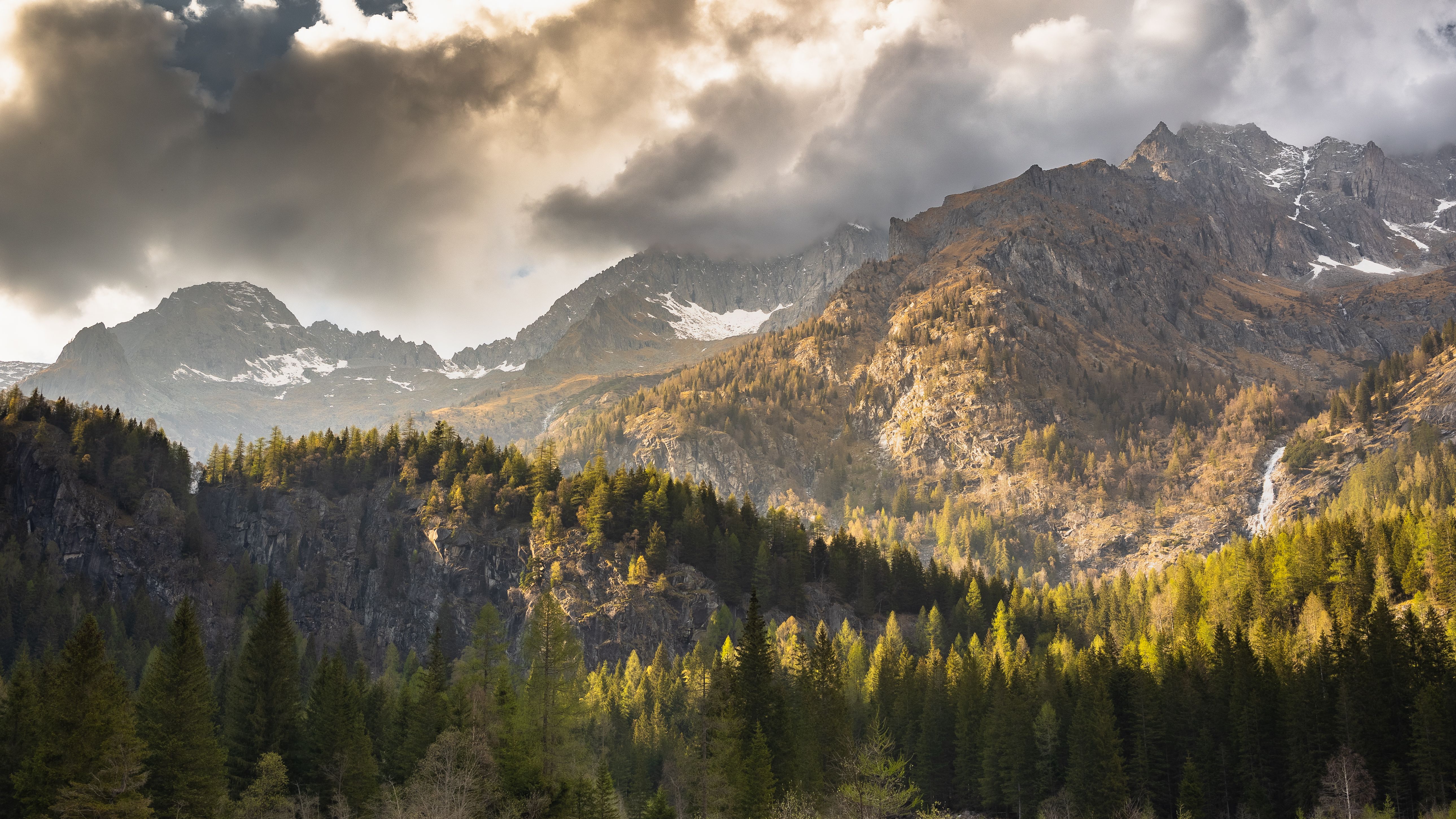 Drone Shot of a Picturesque Mountainside · Free Stock Photo