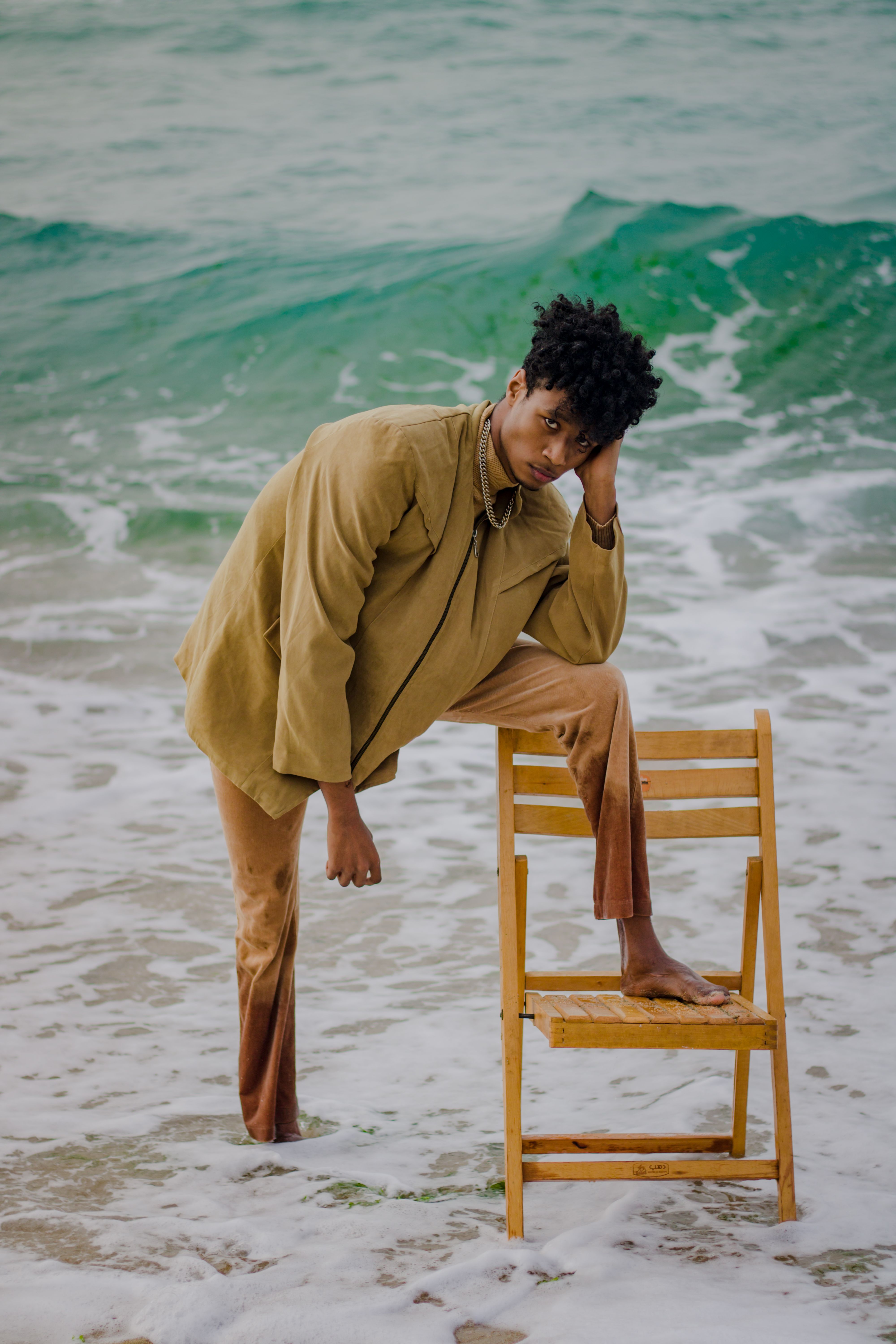 Barefoot In The Sand, Bold Body Language Photos, Download The BEST Free ...