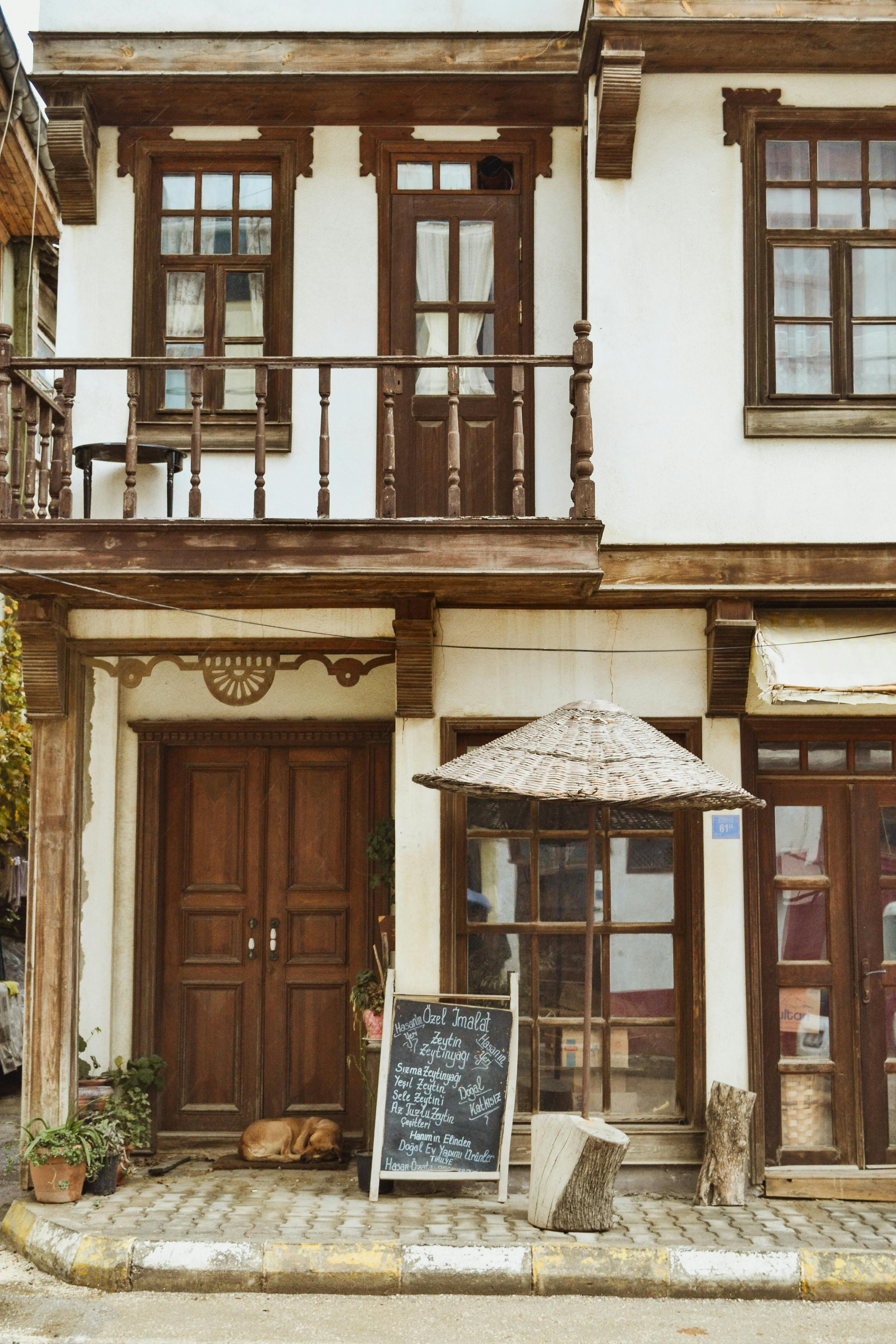Facade of Rustic Building with Restaurant · Free Stock Photo