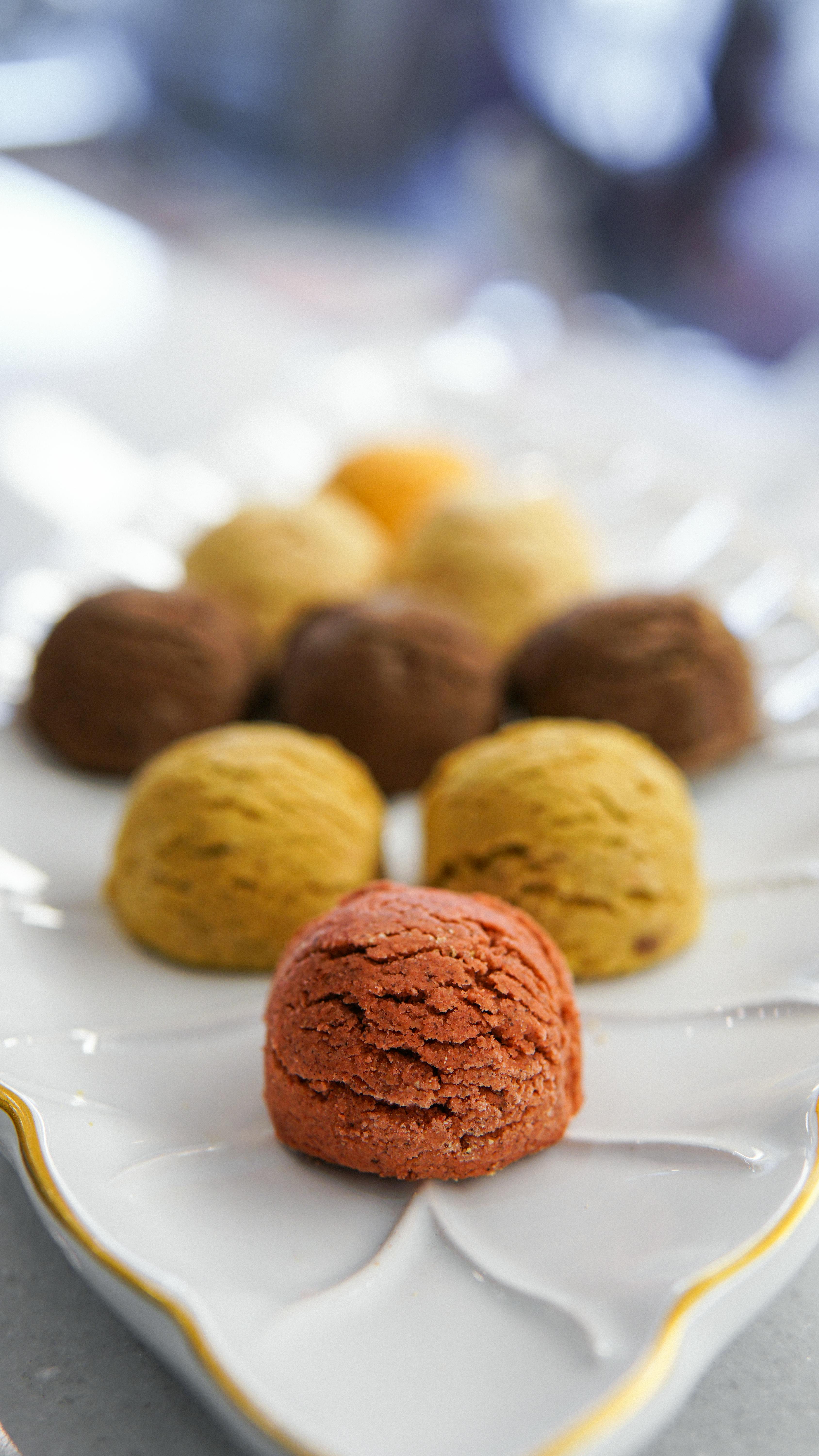 Close-up of Scoops of Ice Cream in Different Flavors · Free Stock Photo