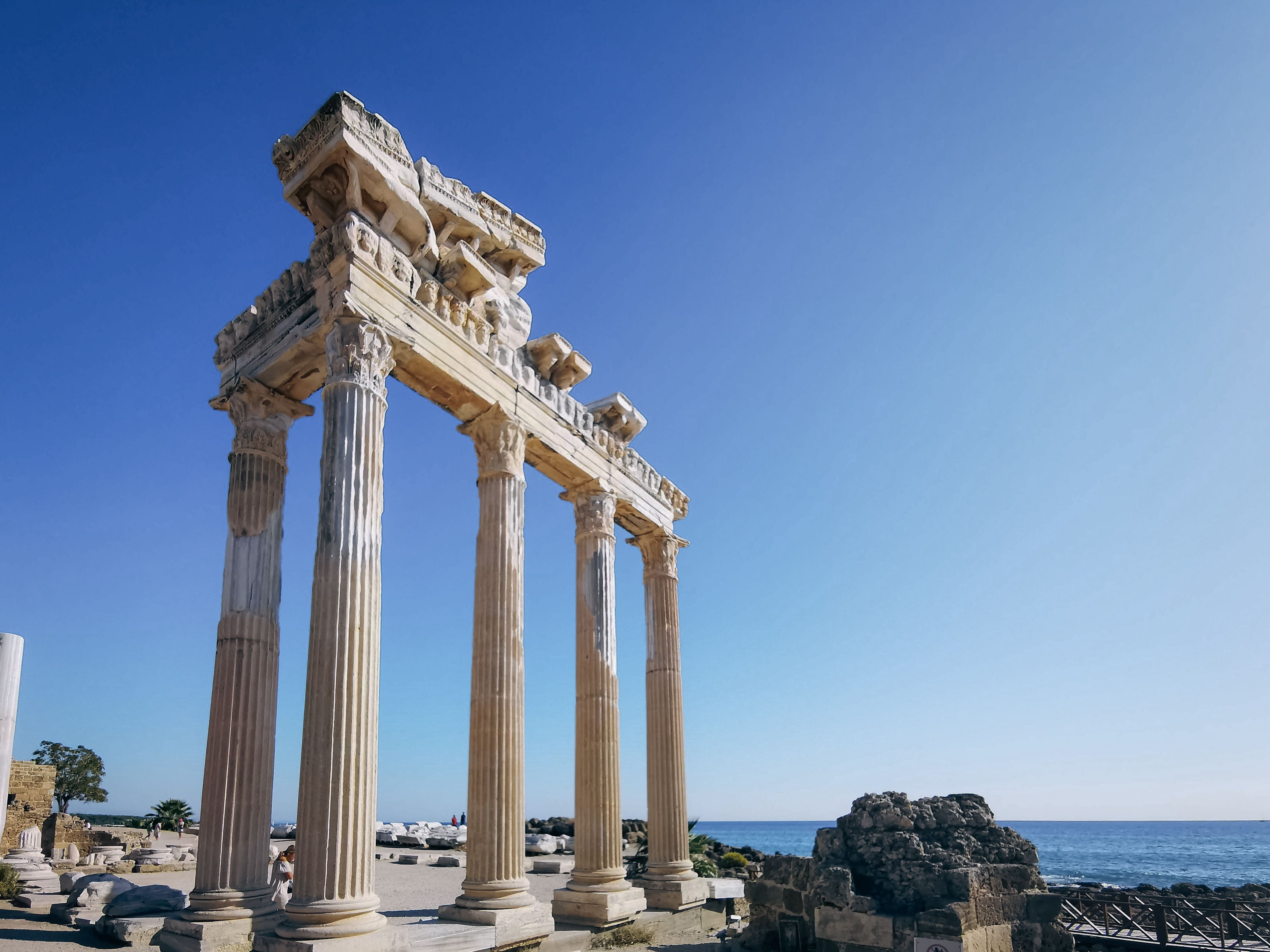 Columns of the Ancient Temple of Apollo at Dusk · Free Stock Photo