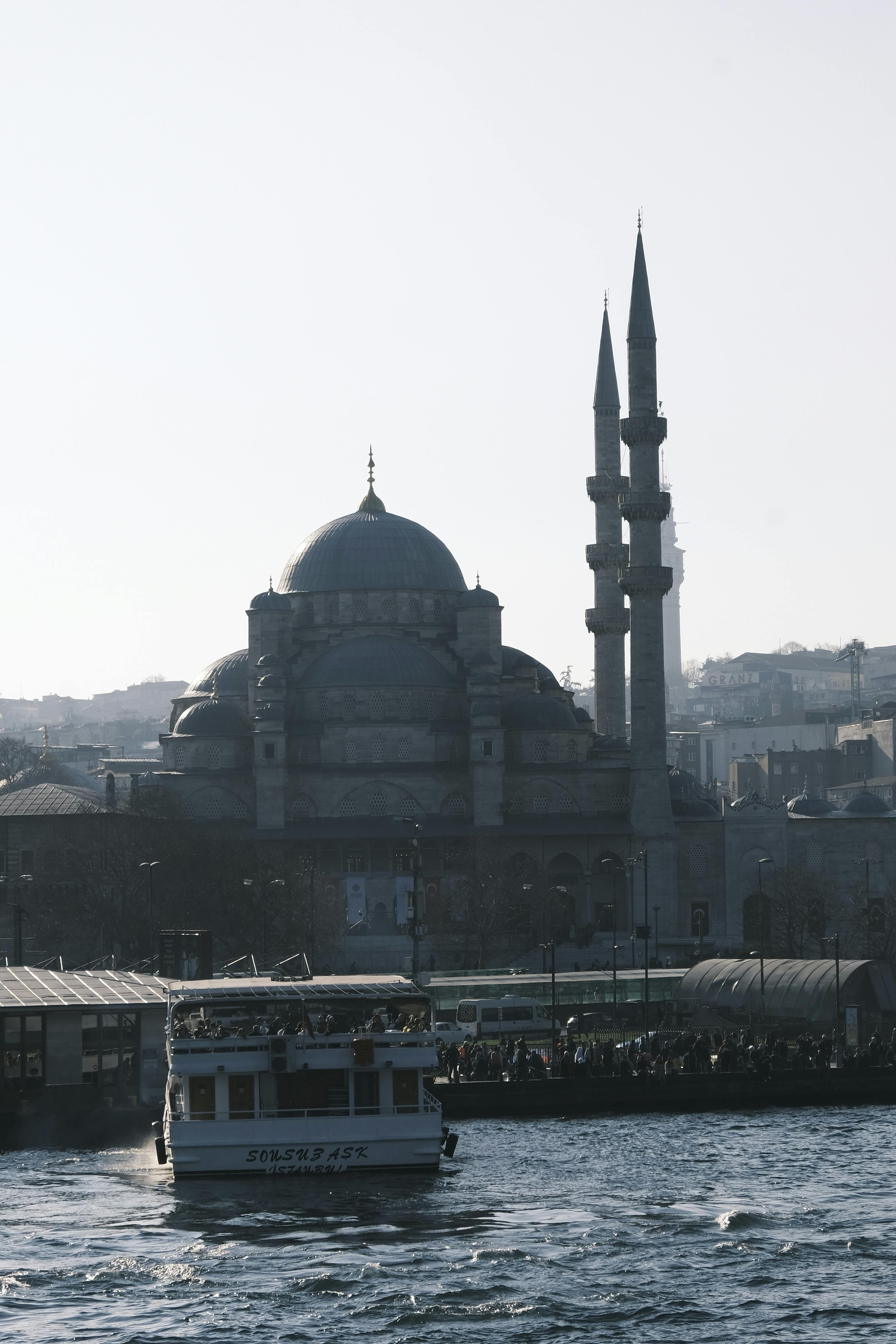 Mosque at Waterfront · Free Stock Photo