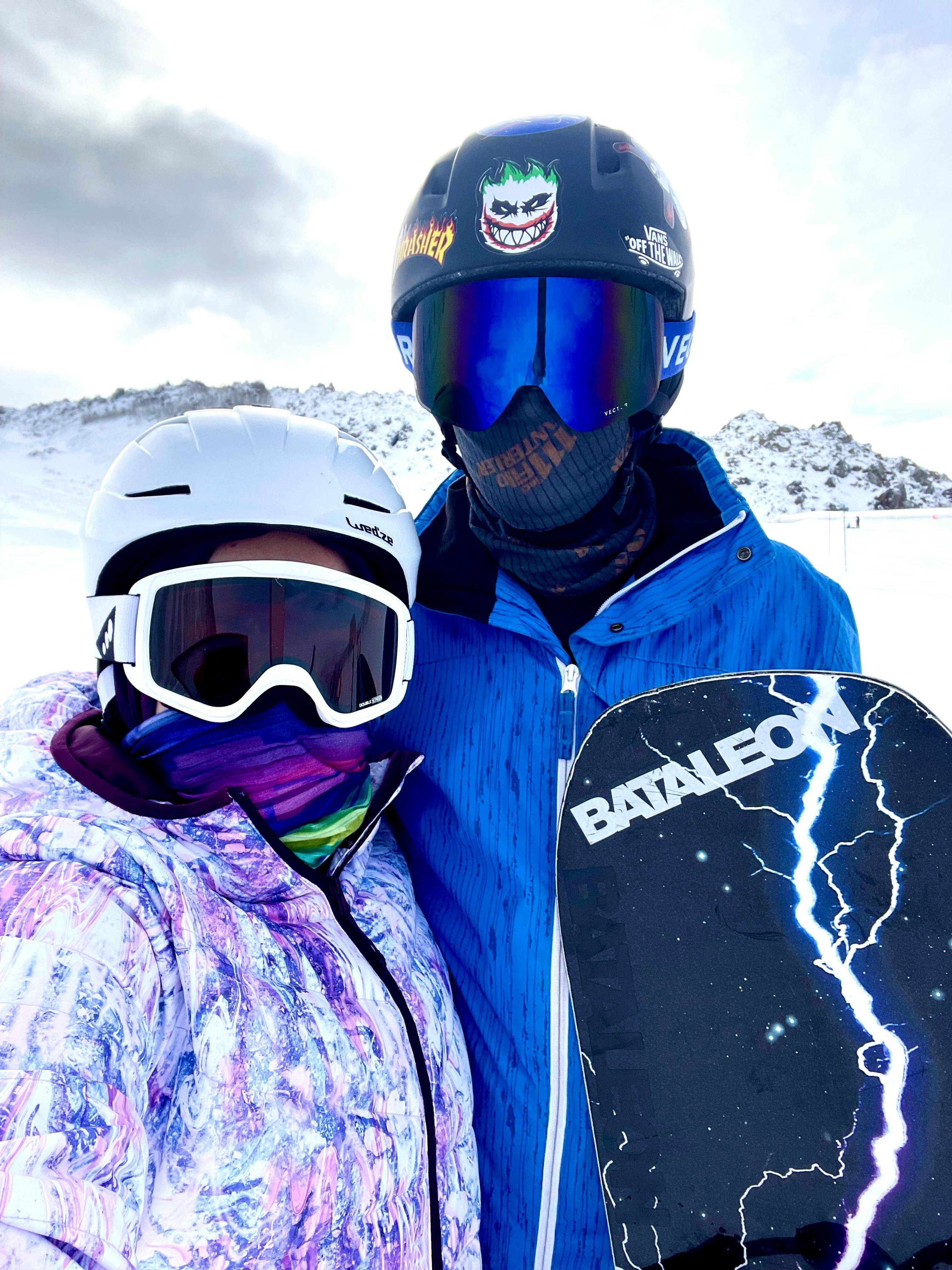 Couple with Snowboard · Free Stock Photo