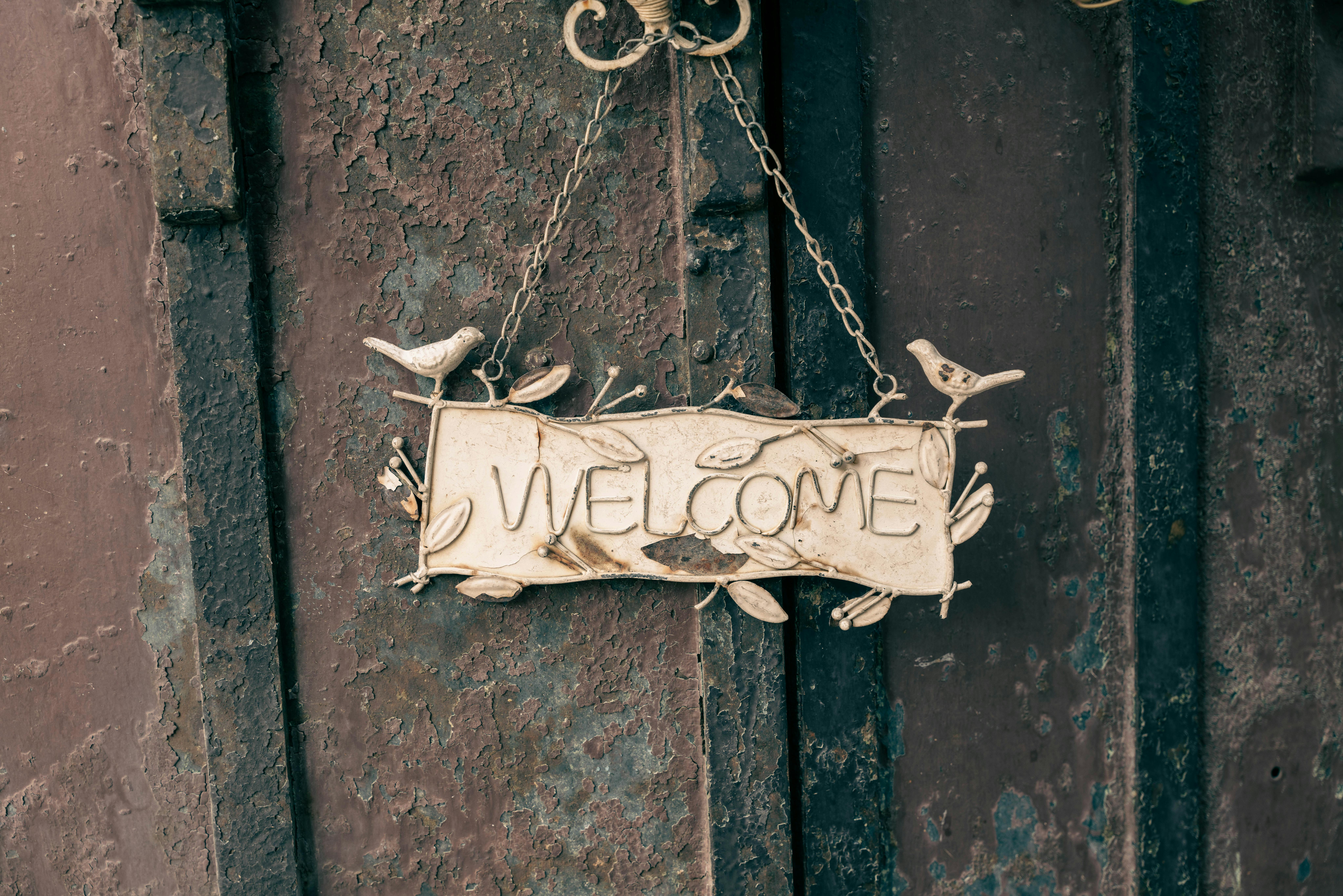 Close-up of a Welcome Sign · Free Stock Photo