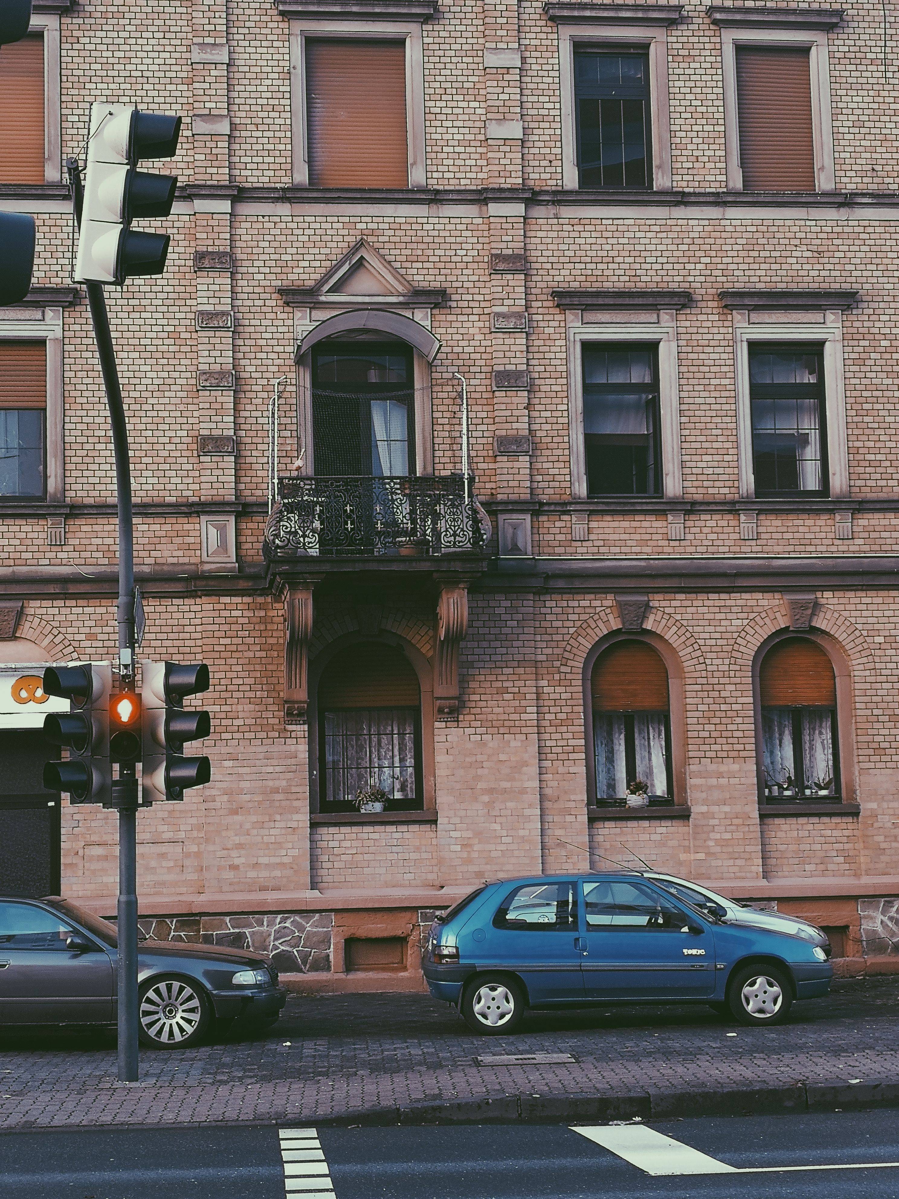 Photograph of Cars in front of a Building · Free Stock Photo