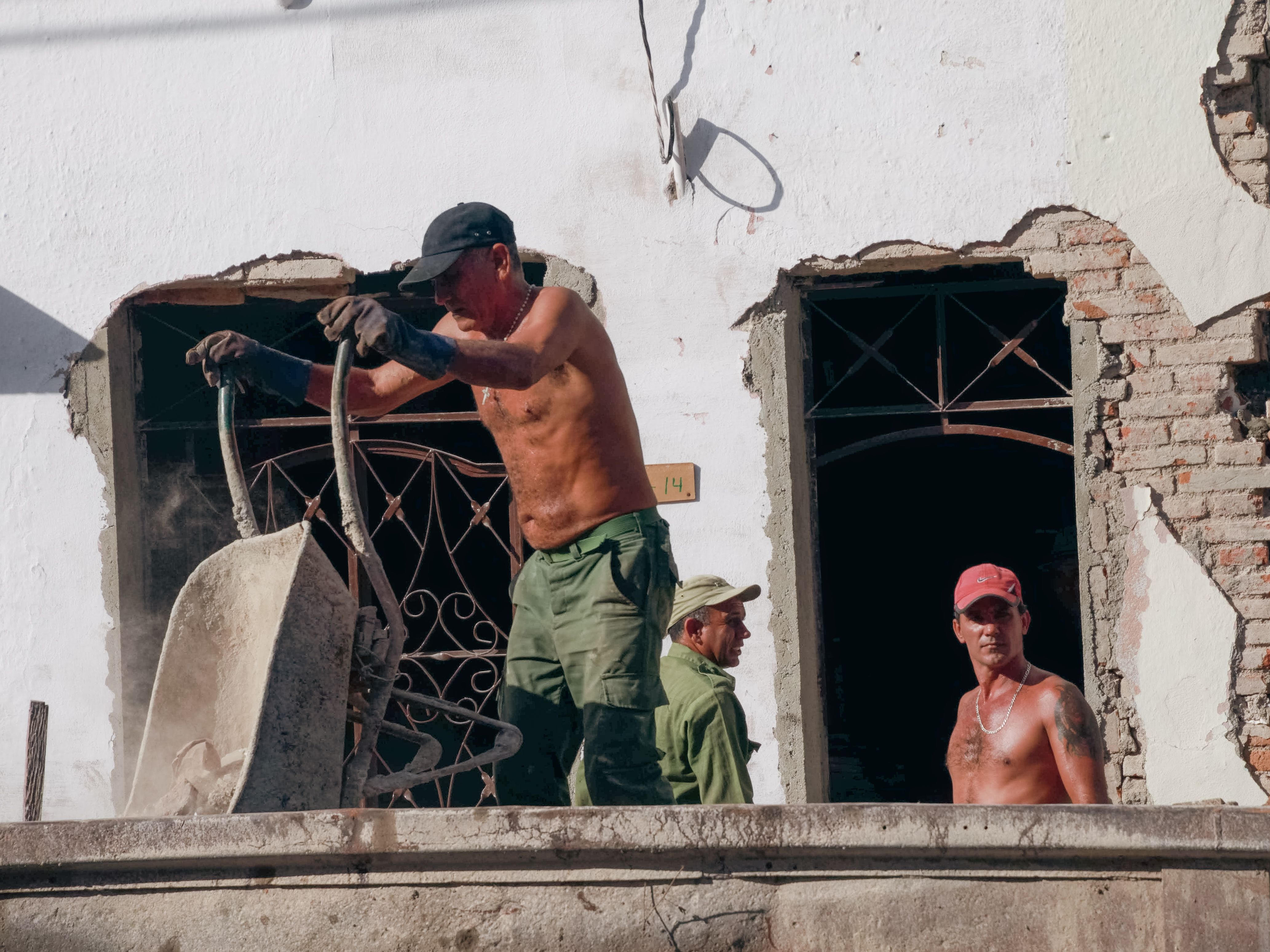Shirtless Worker Photos, Download The BEST Free Shirtless Worker Stock ...