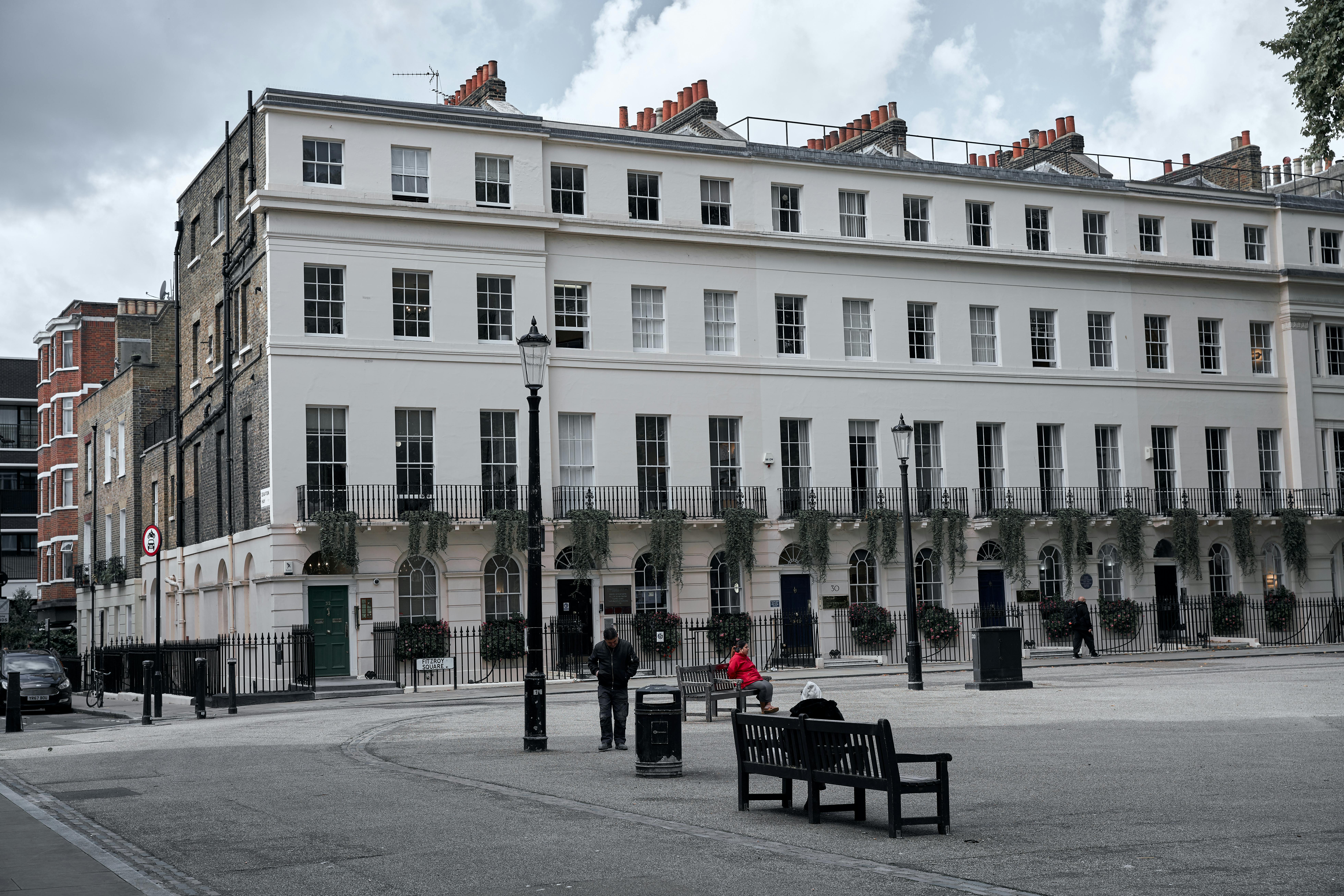 Street and Square in Town · Free Stock Photo