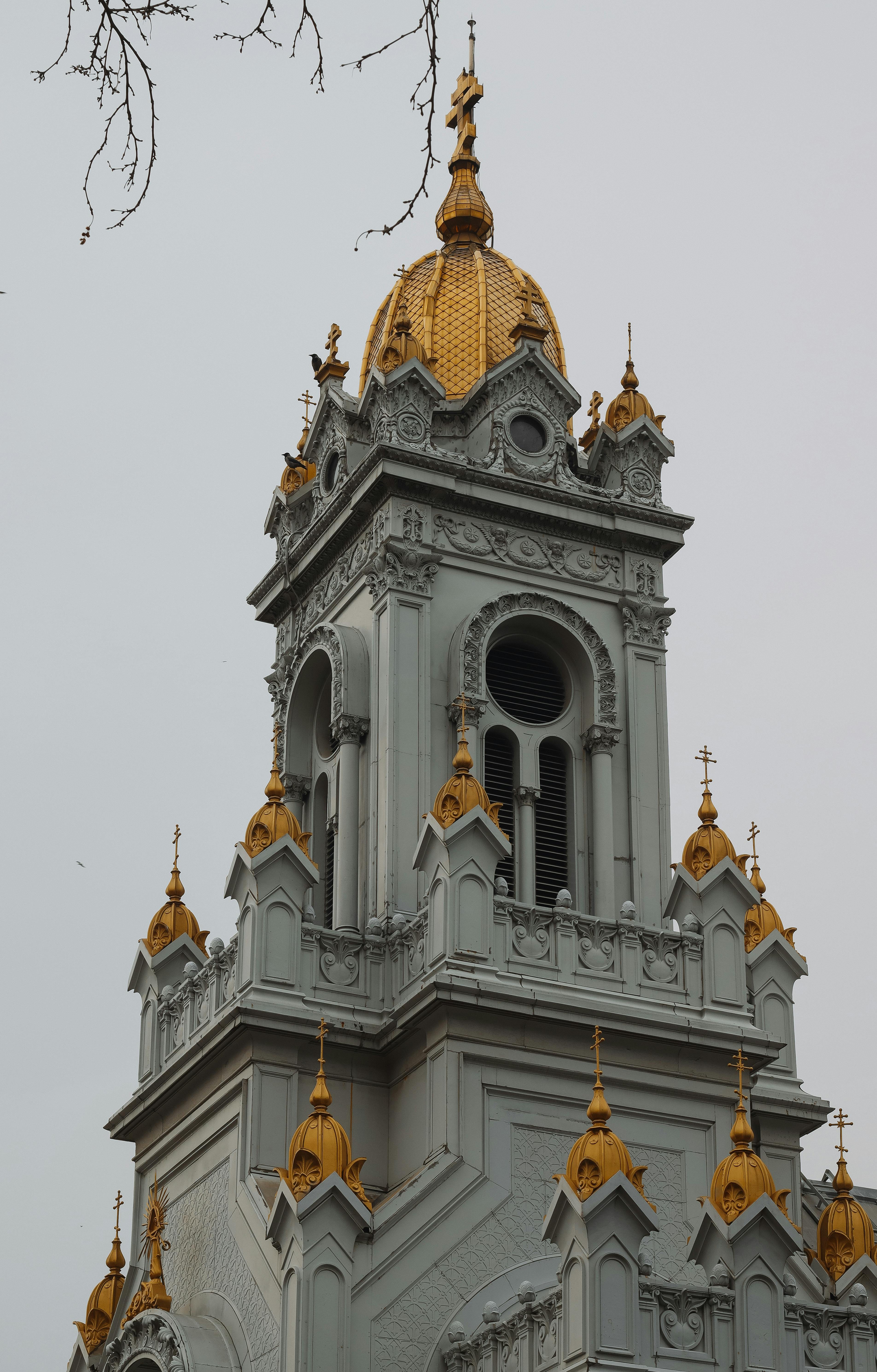 A tall building with gold and white spires · Free Stock Photo