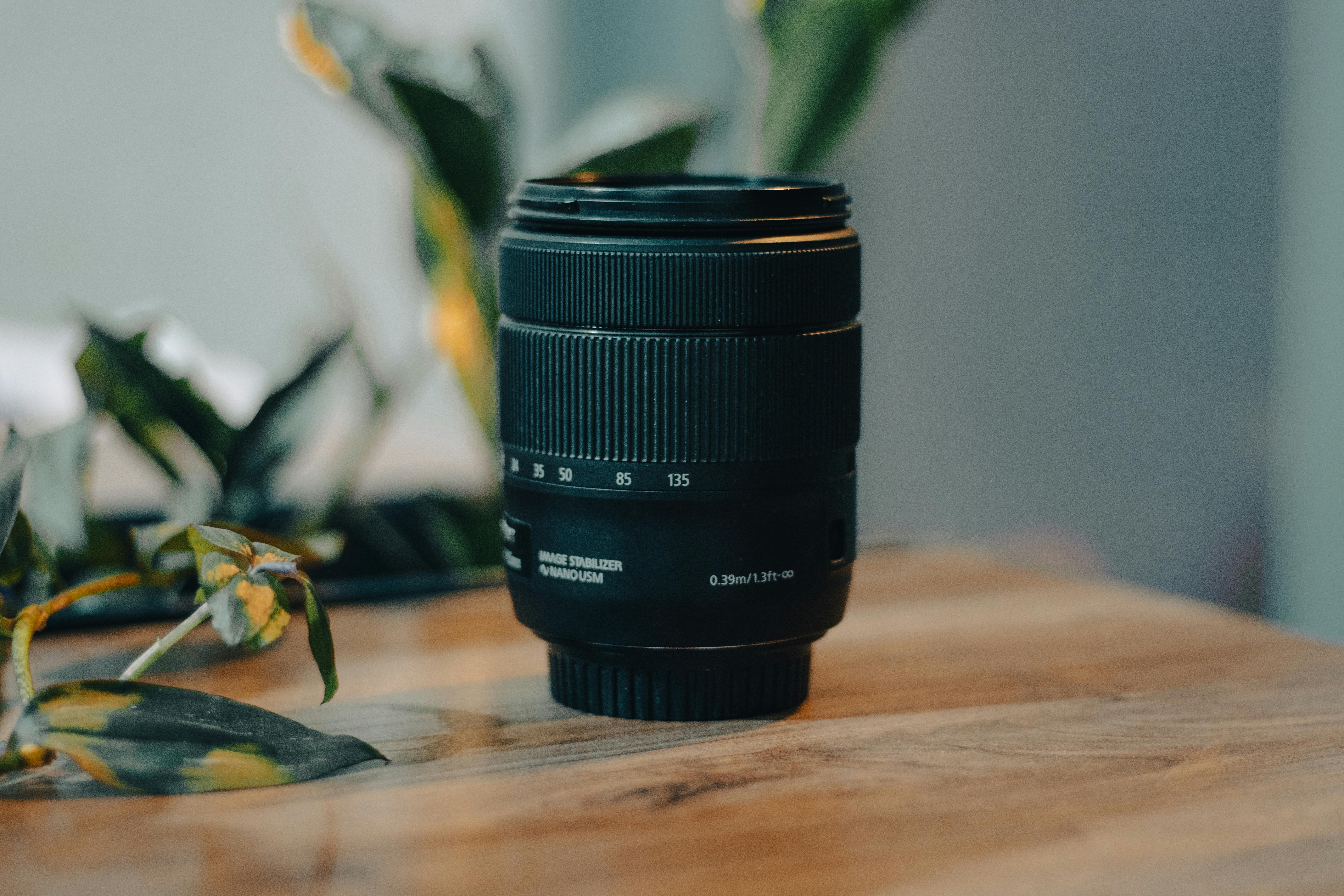 Close-Up Shot of a Camera Lens · Free Stock Photo