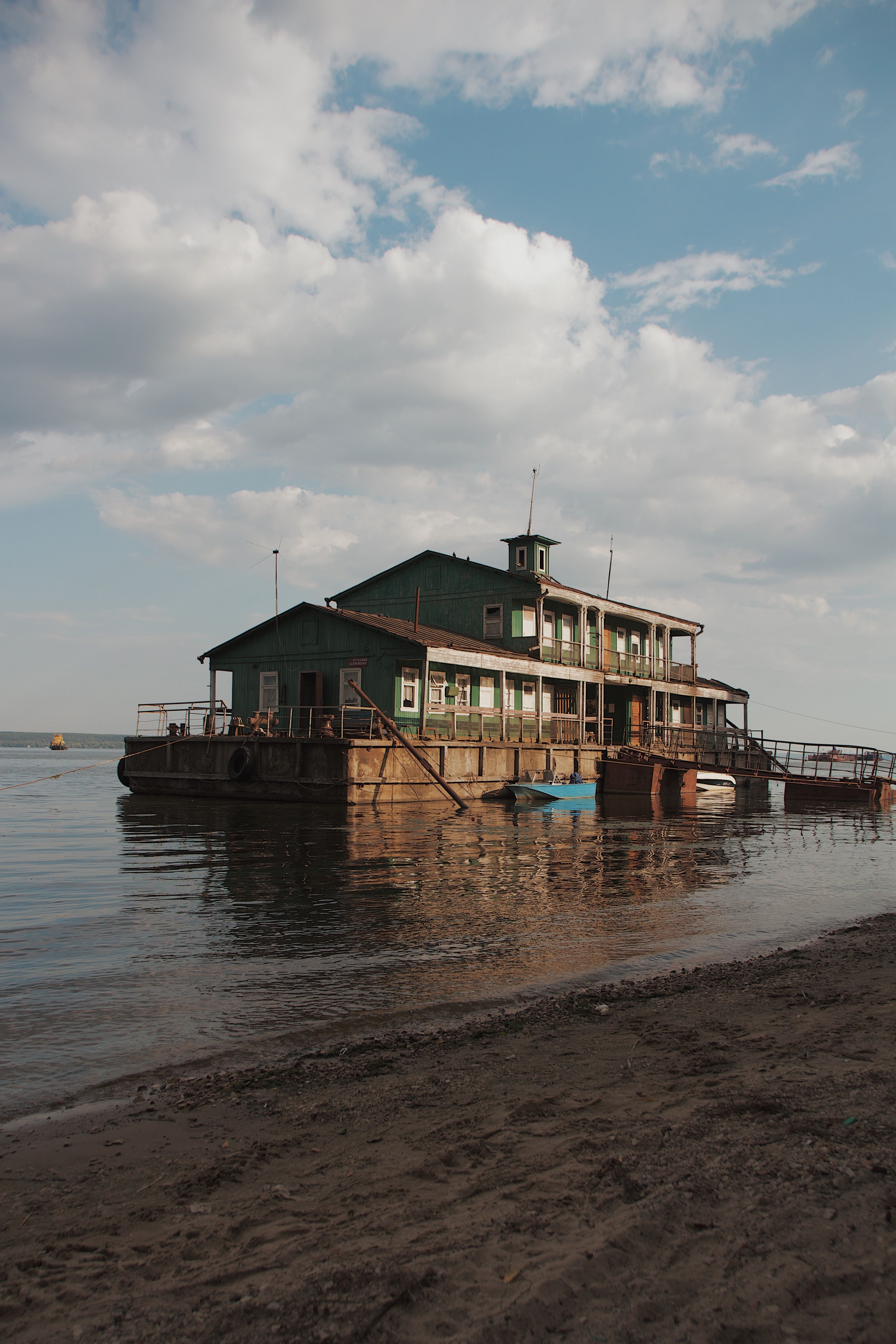 House on Pier · Free Stock Photo