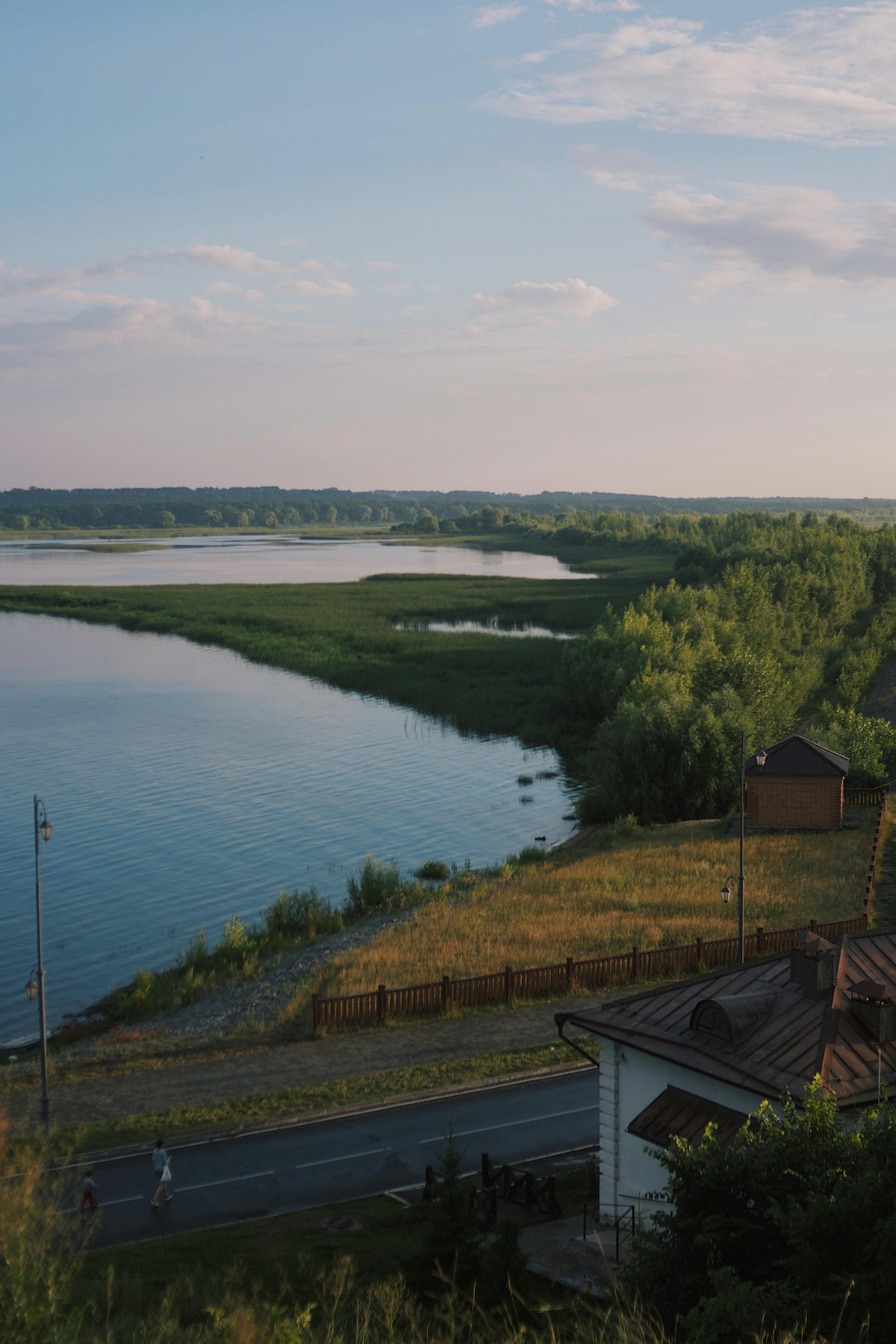 Lake in Countryside · Free Stock Photo