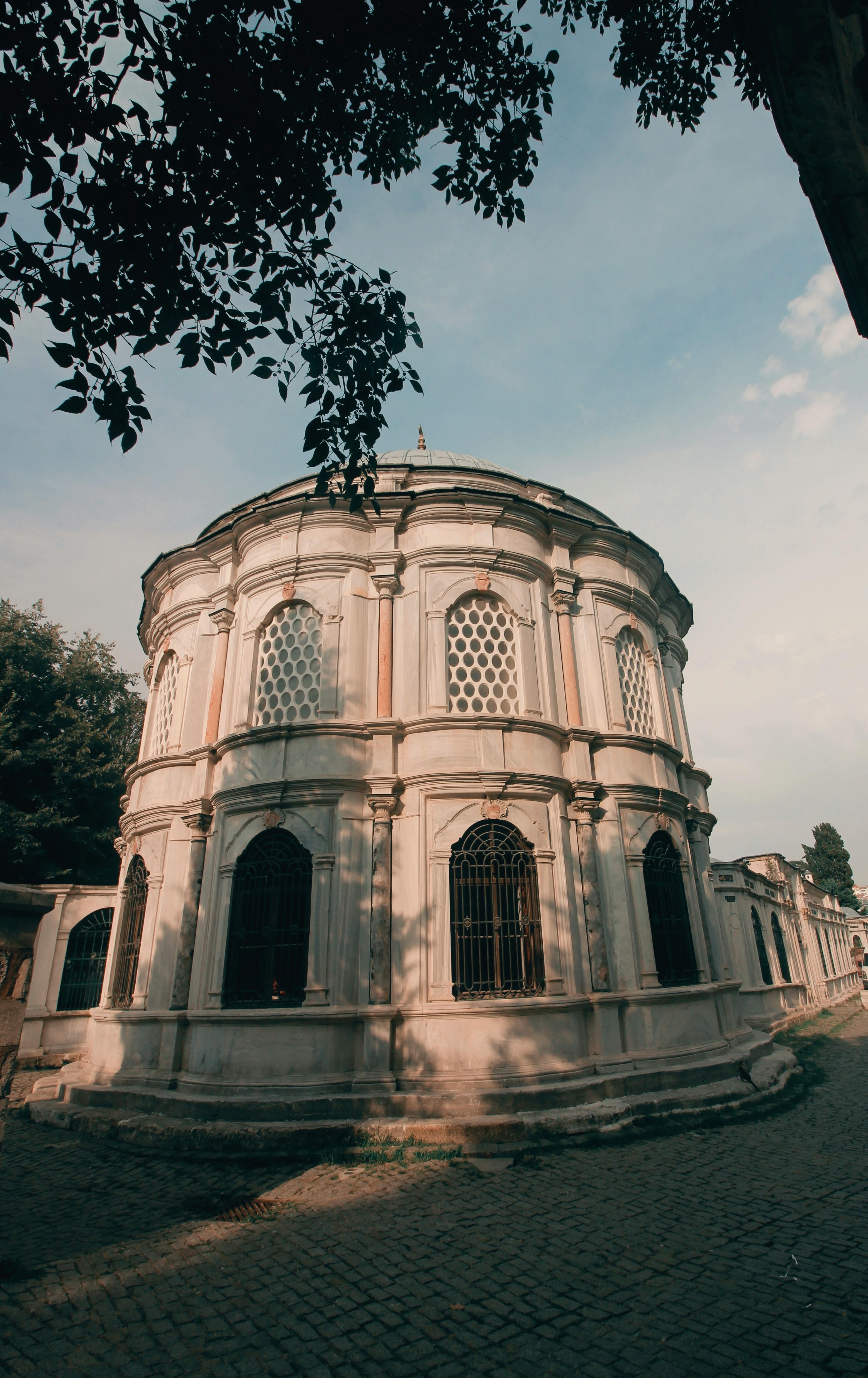 Rotunda with Dome · Free Stock Photo