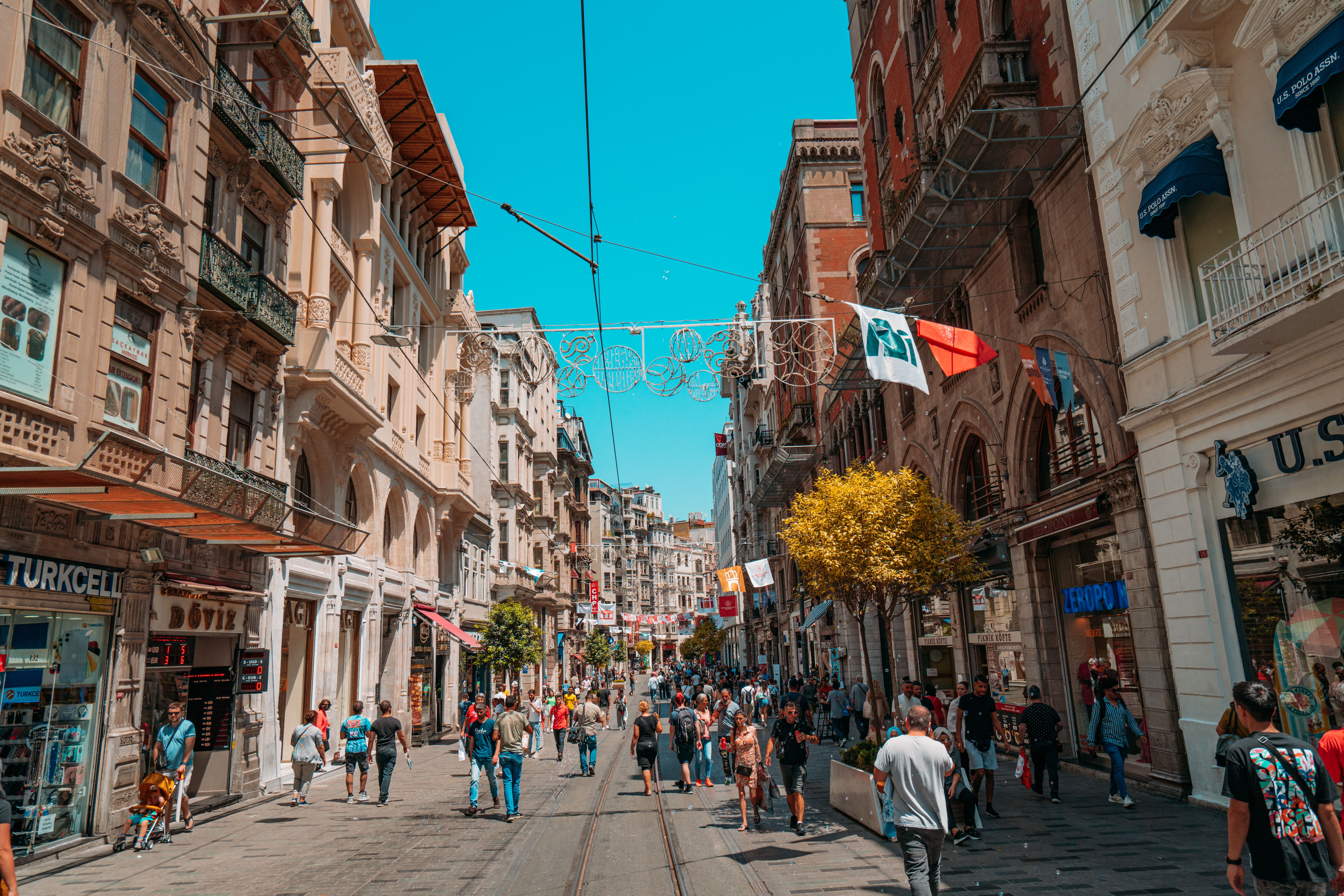Pedestrians on City Street · Free Stock Photo
