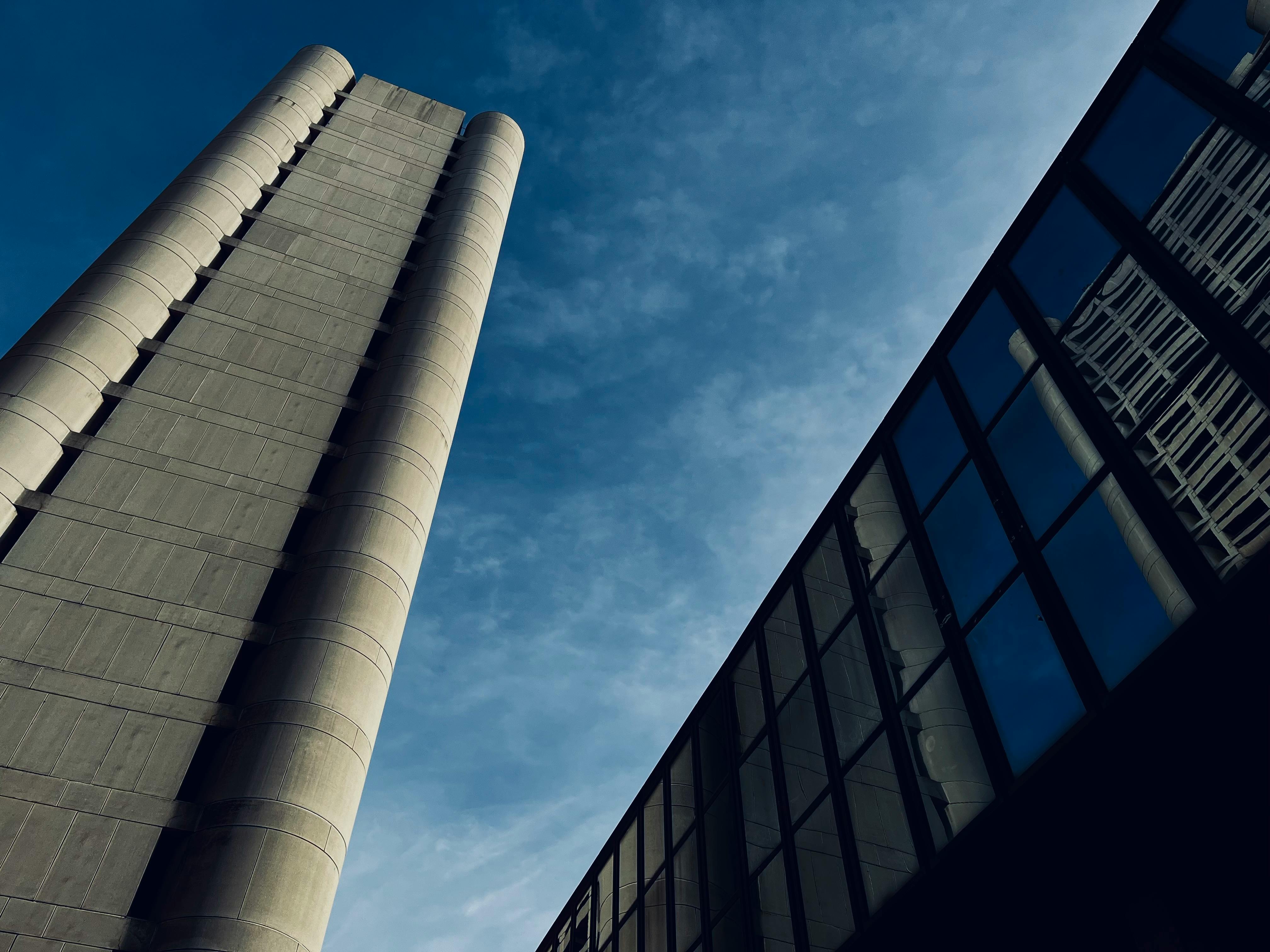 One Way Sign in Ciity · Free Stock Photo