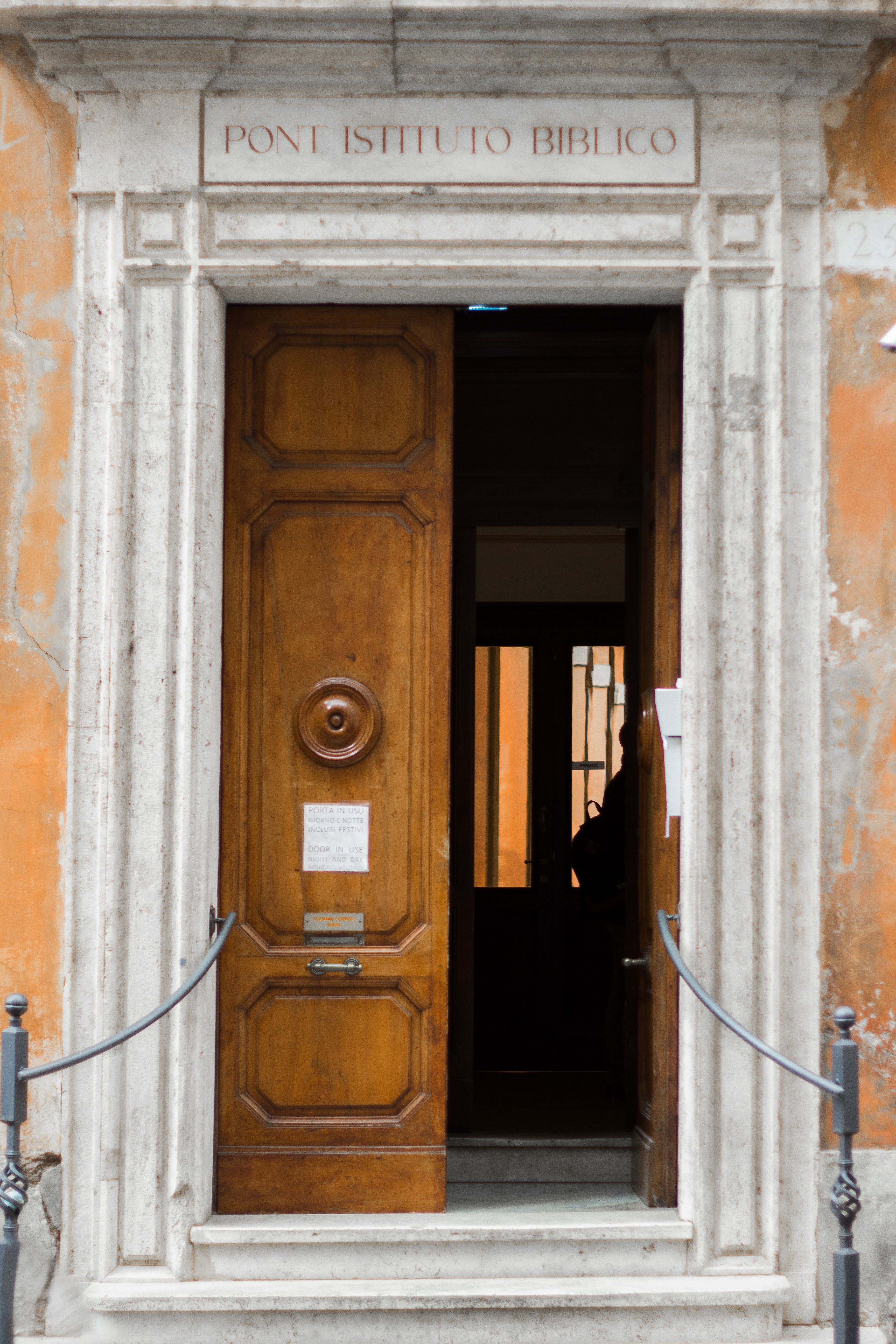 Entrance to Pont Istituto Biblico · Free Stock Photo