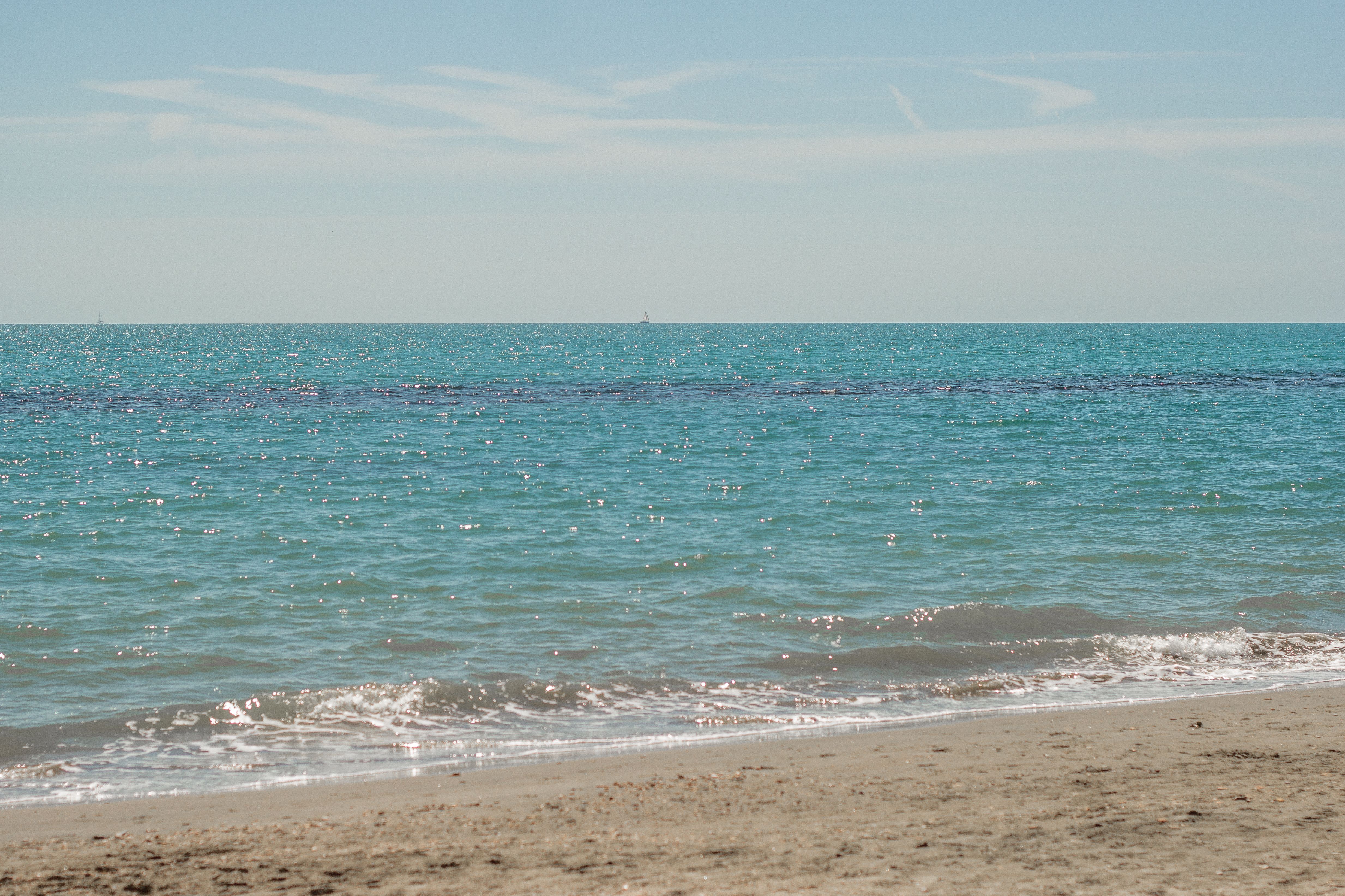 A View of a Beautiful Horizon from the Shore · Free Stock Photo
