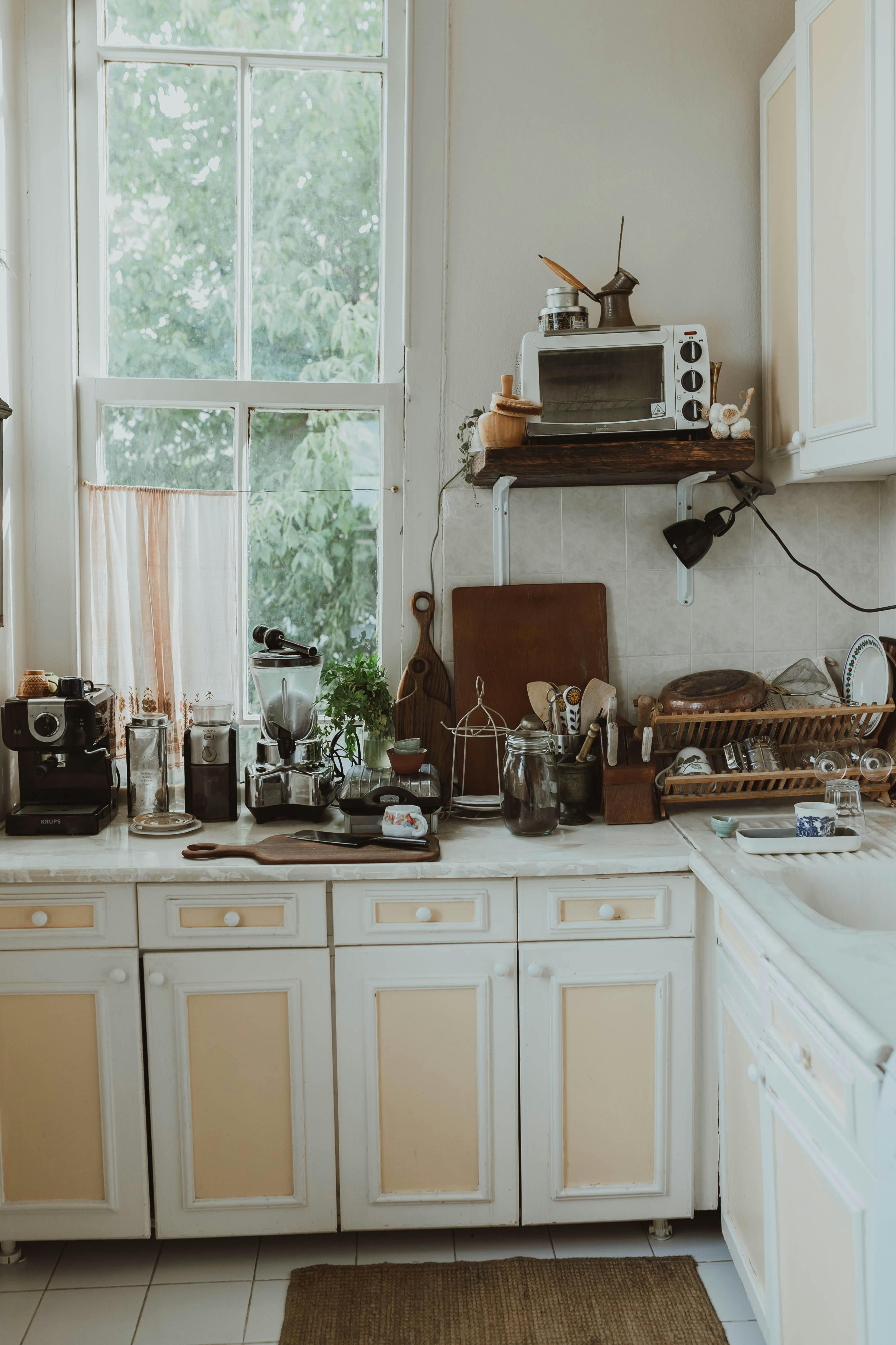 Retro Peaceful Kitchen · Free Stock Photo