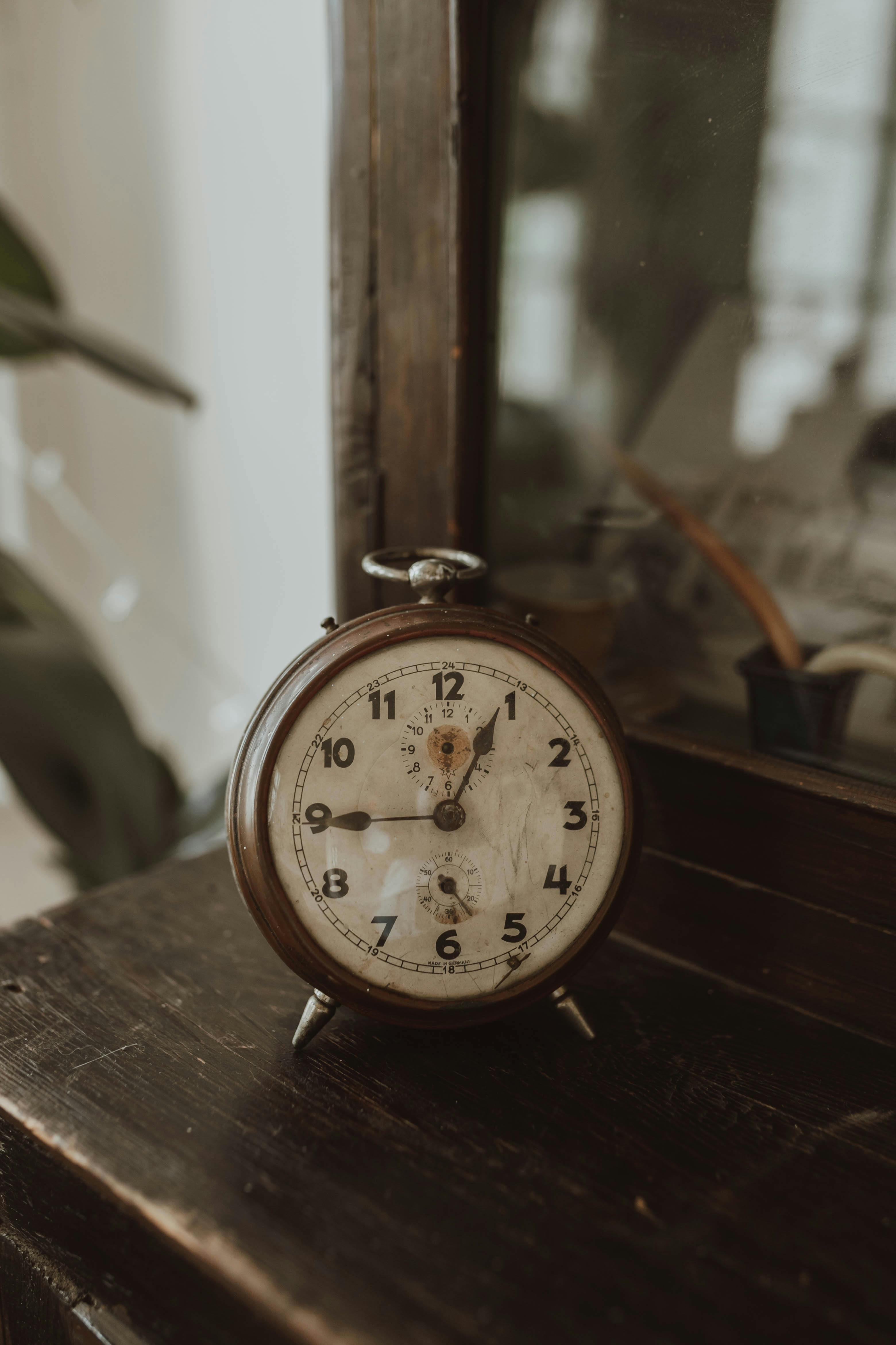 Close-up of a Vintage Clock · Free Stock Photo
