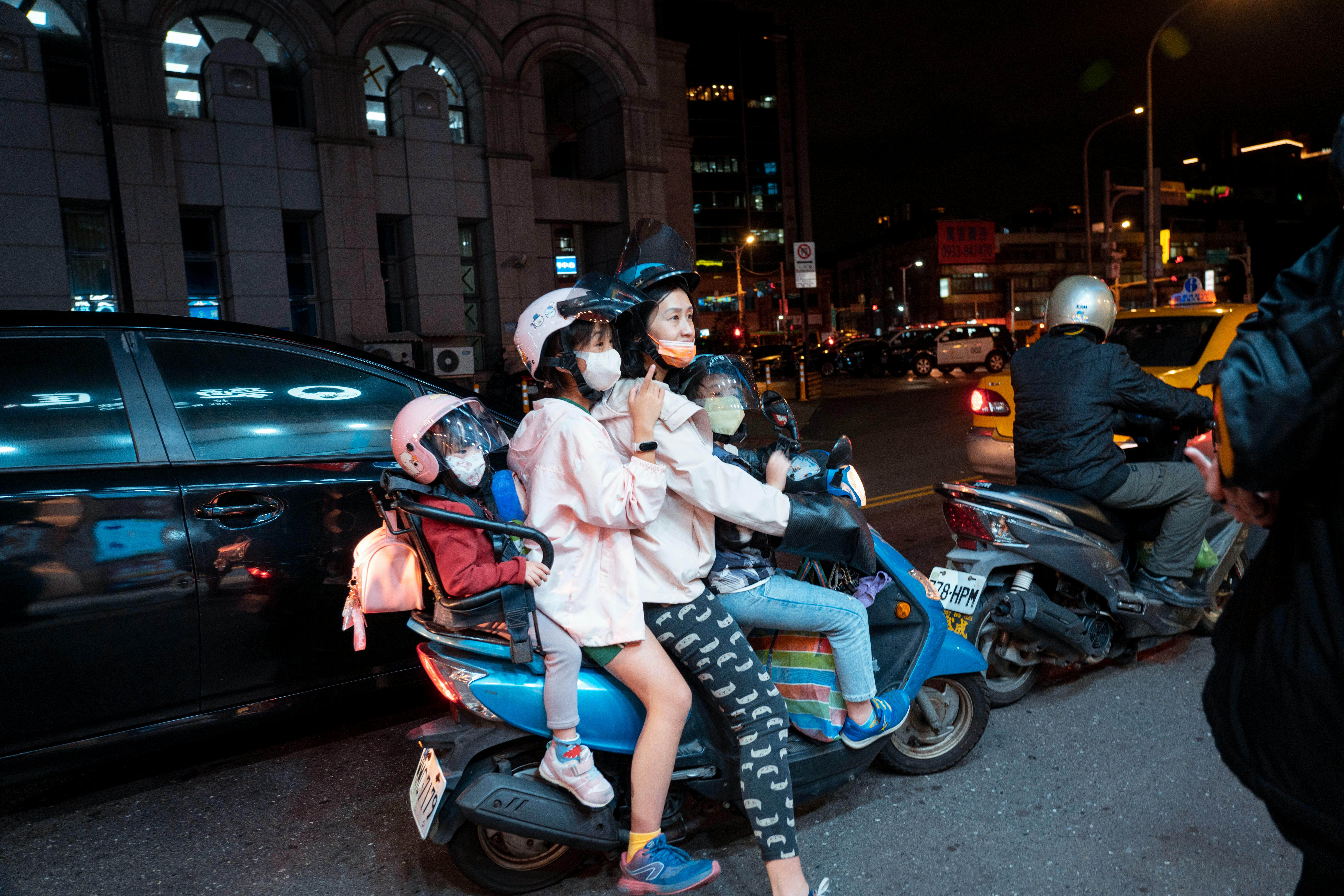 People on Scooters at Night · Free Stock Photo