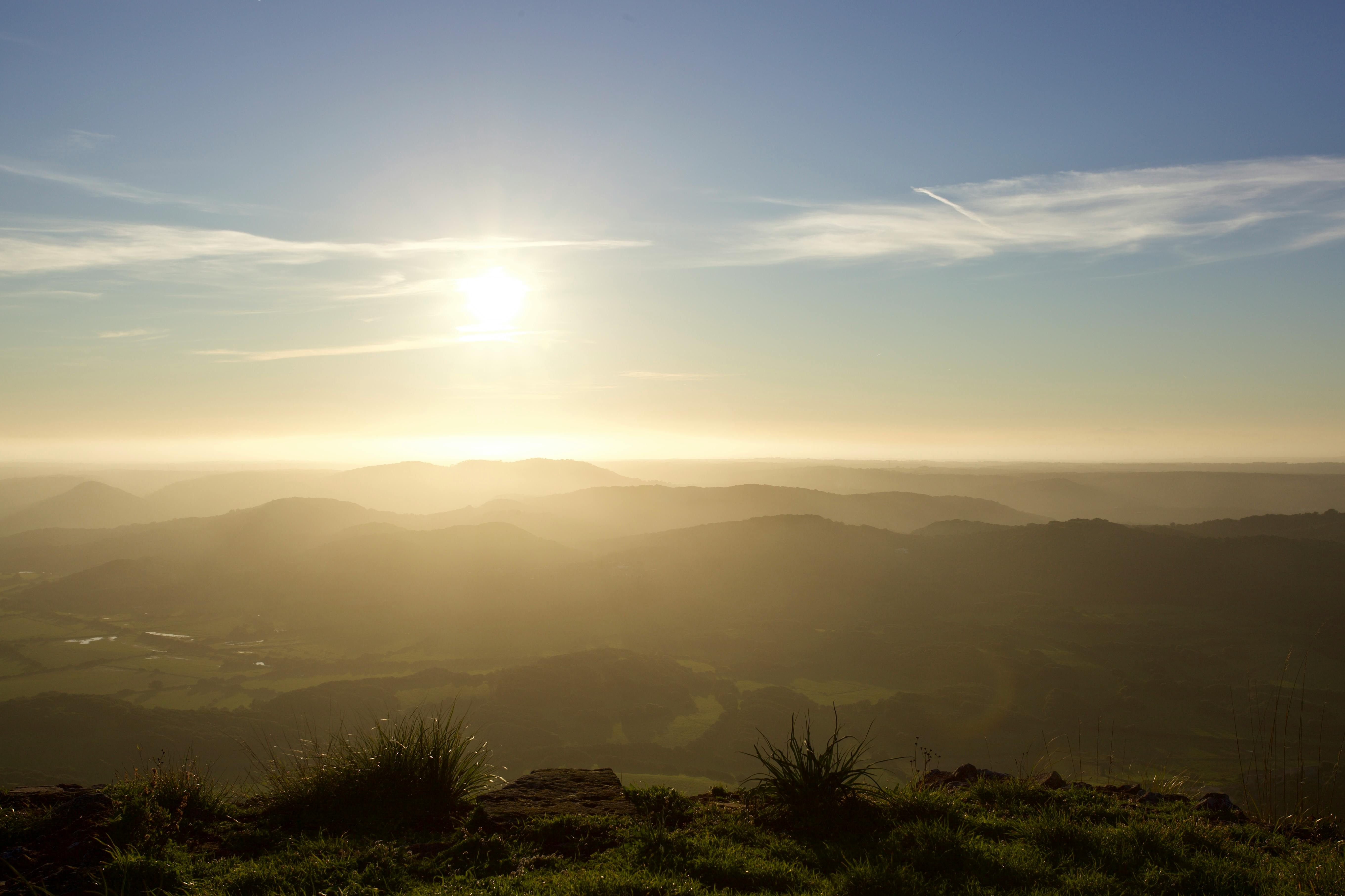 Sun over Hills · Free Stock Photo