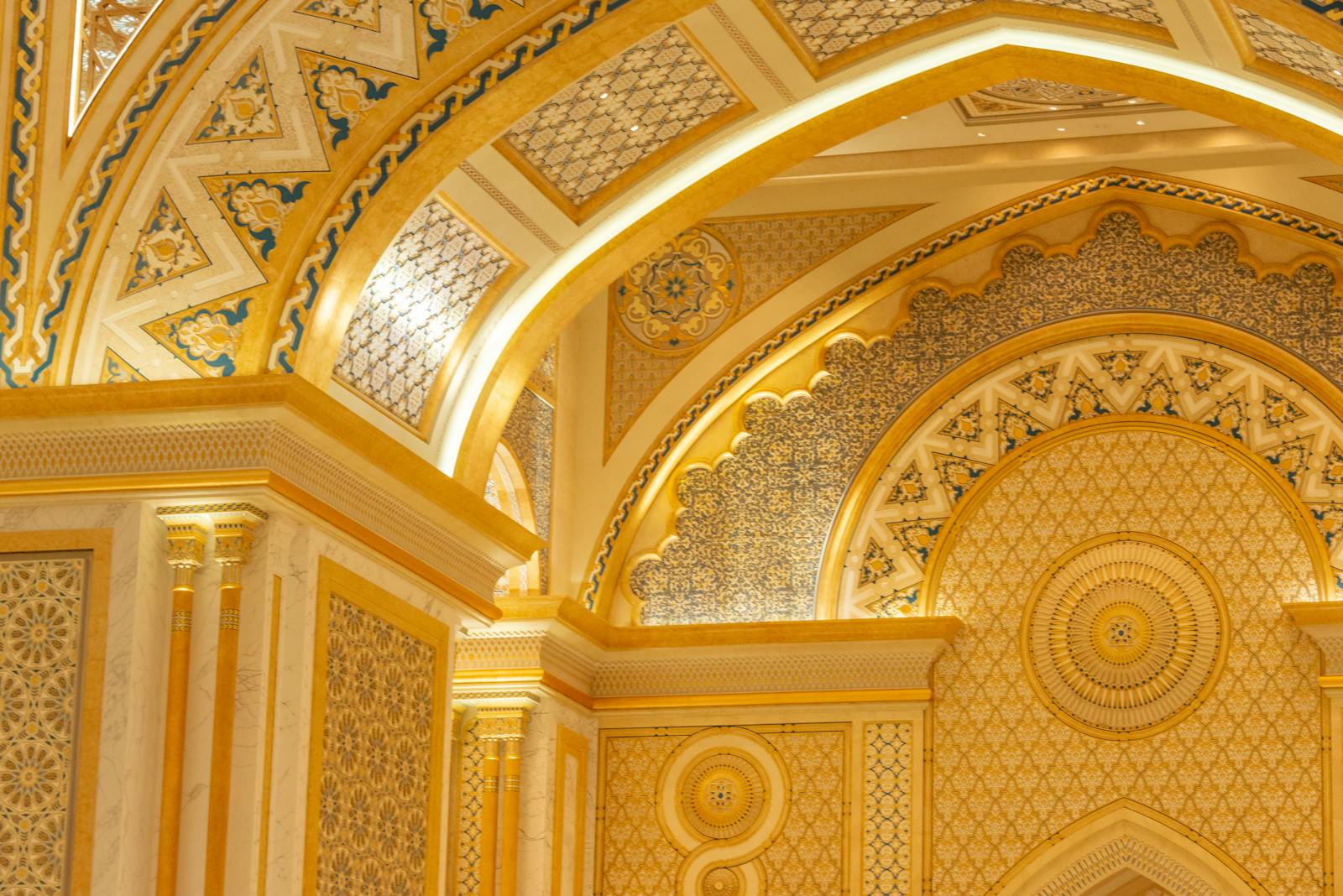 Golden Ceiling Photos, Download The BEST Free Golden Ceiling Stock ...