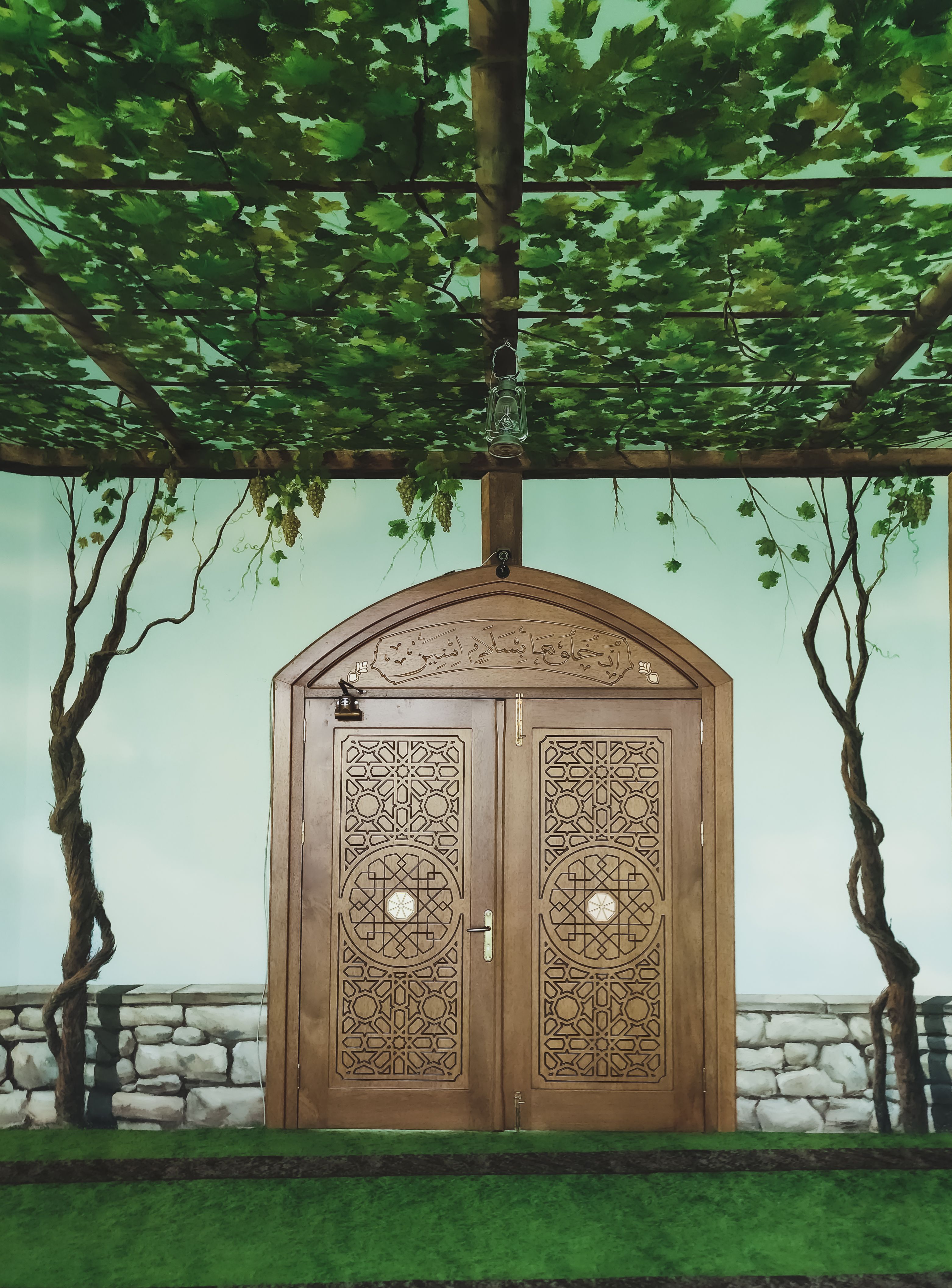 Grapevines Growing over Decorated Entrance · Free Stock Photo