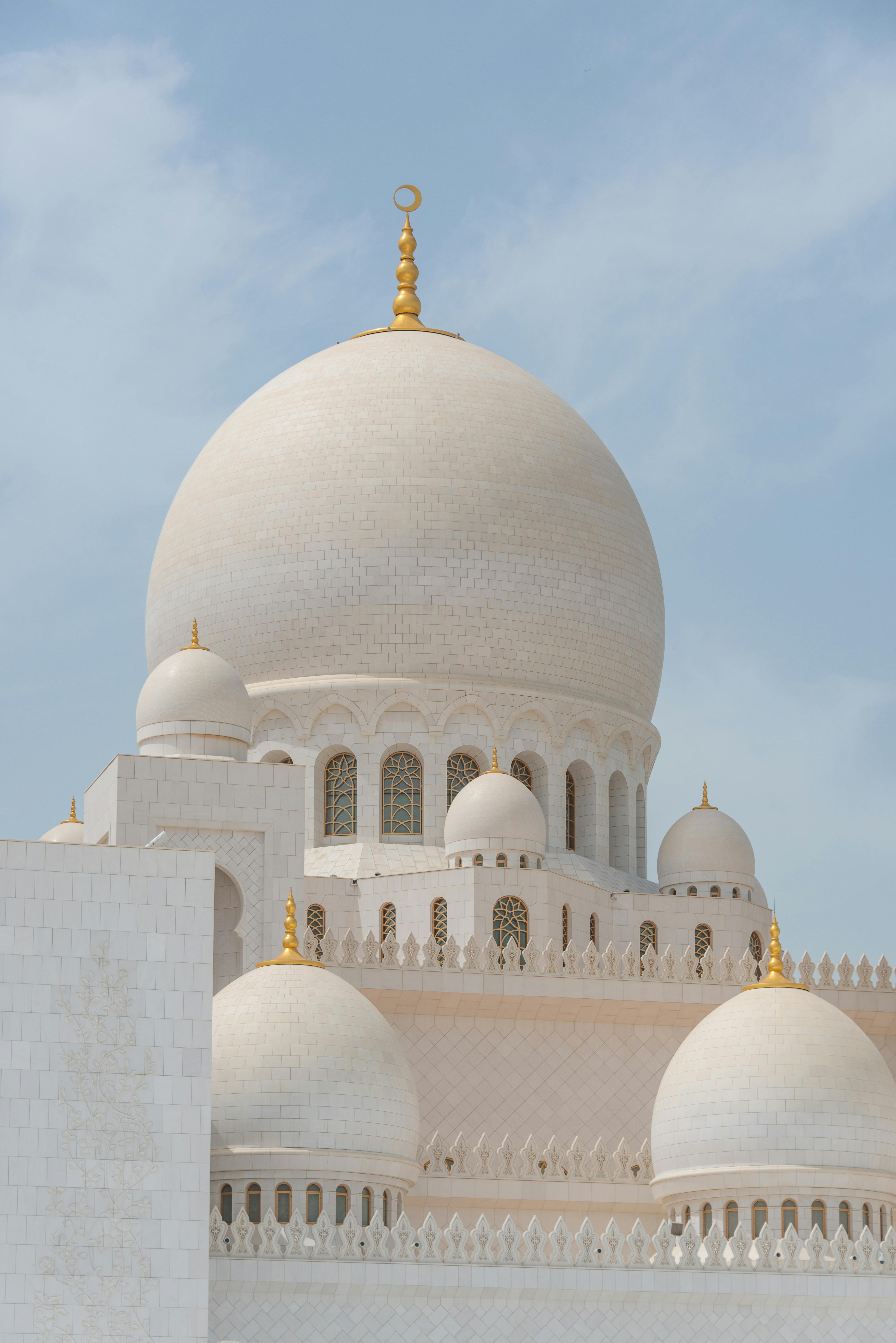 Photo of a White Muslim Mosque · Free Stock Photo