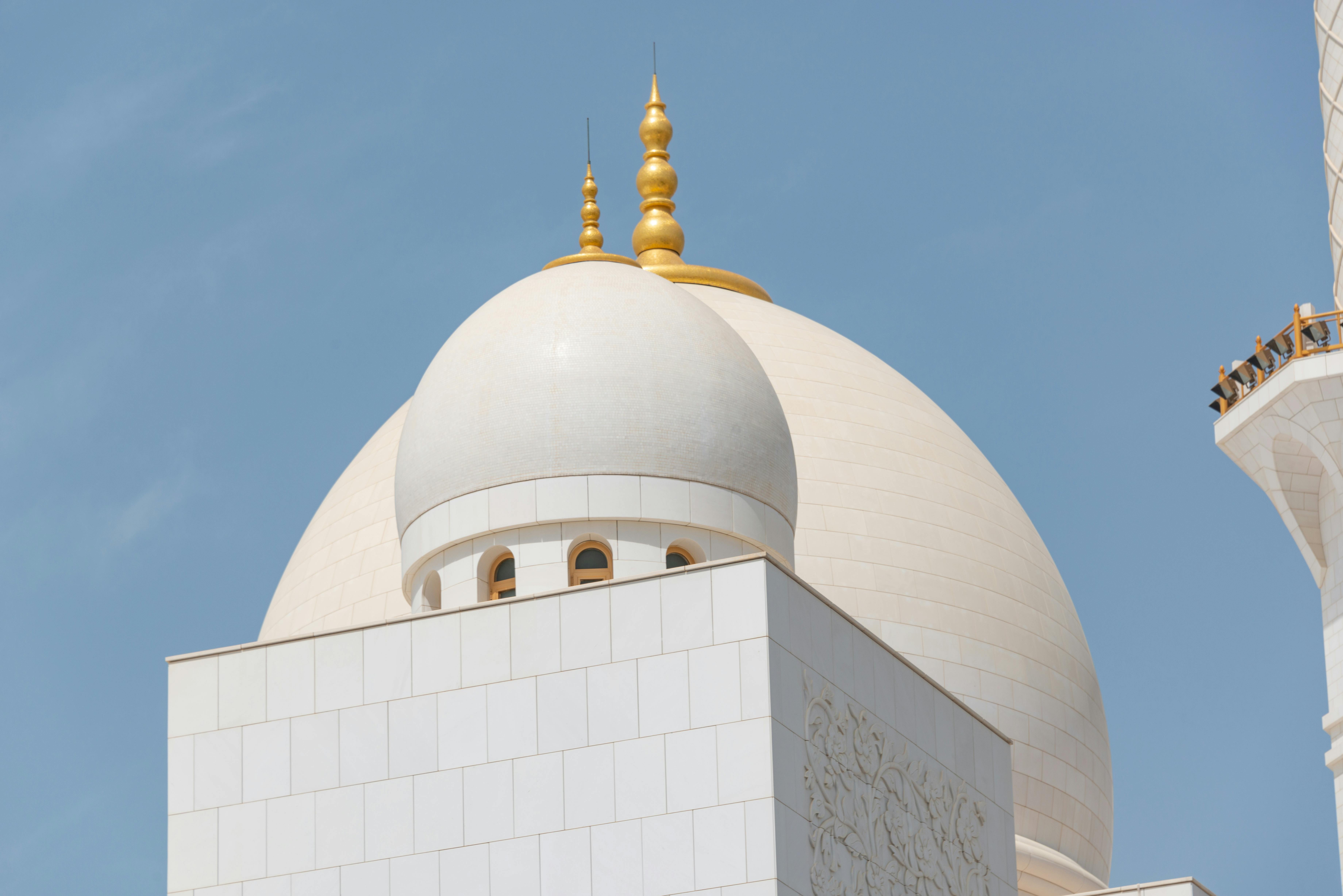 Marble Domes of Grand Mosque in Abu Dhabi · Free Stock Photo