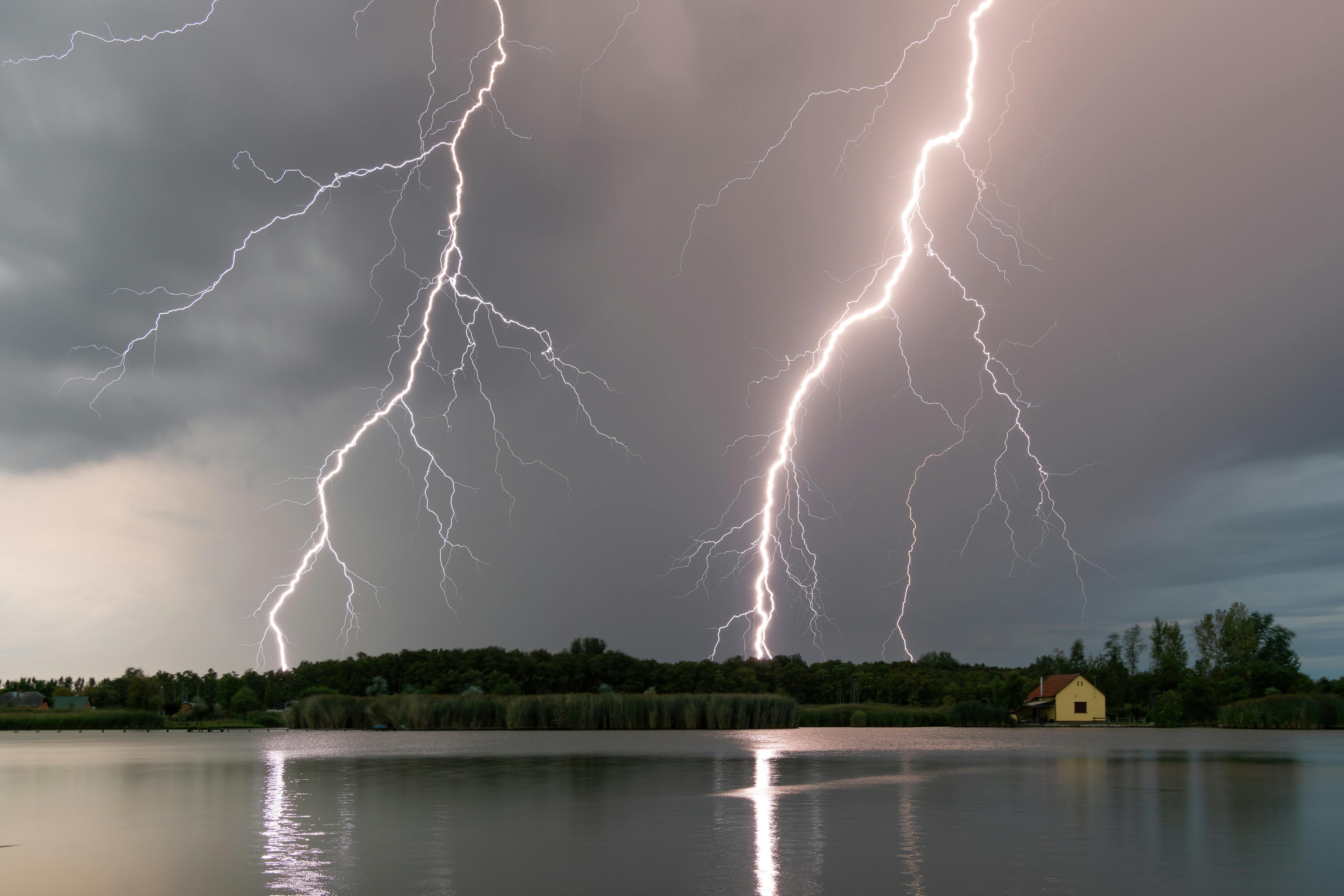 Thunderstorm over Lake · Free Stock Photo