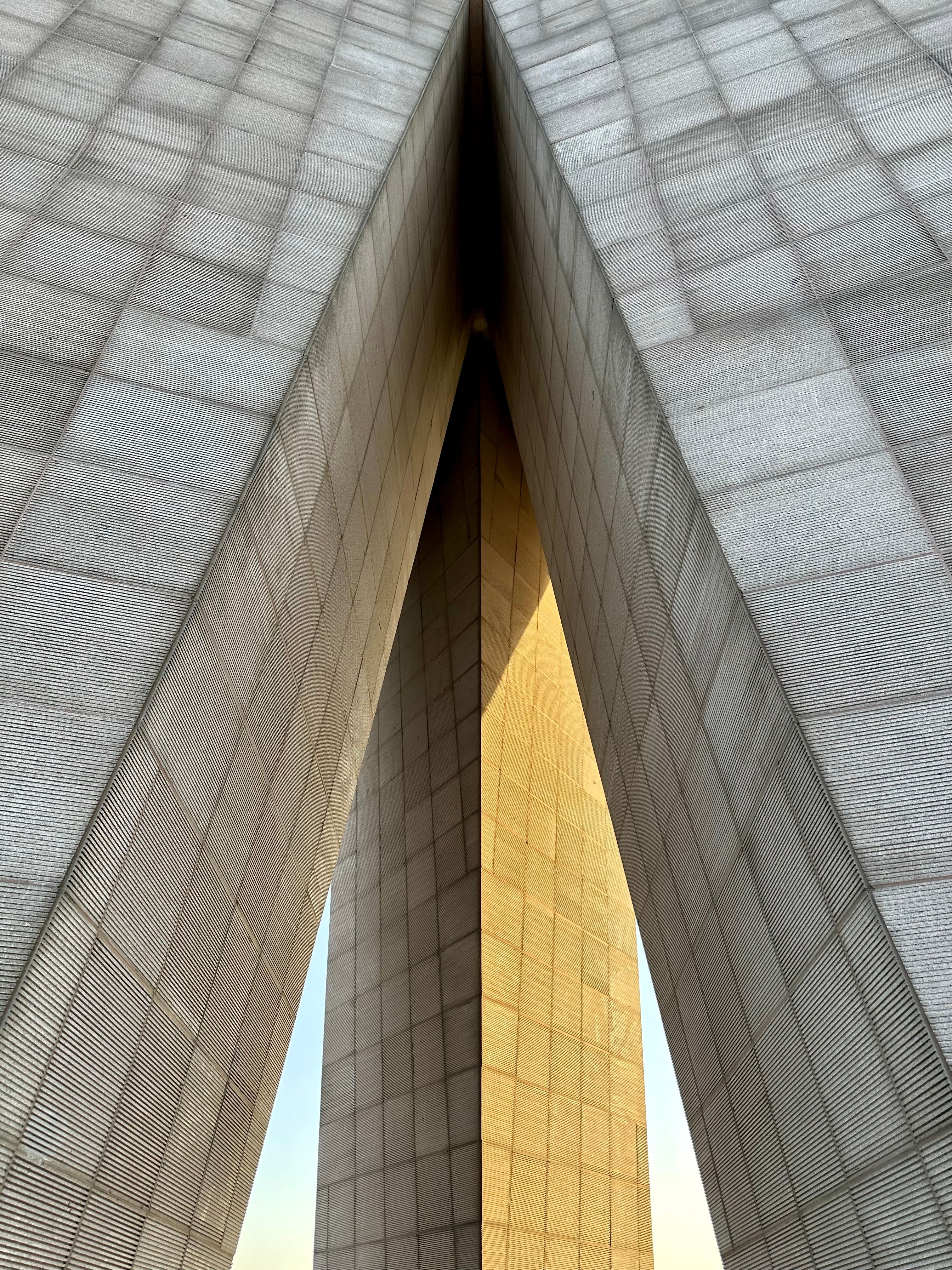 Low Angle View of a Structure · Free Stock Photo