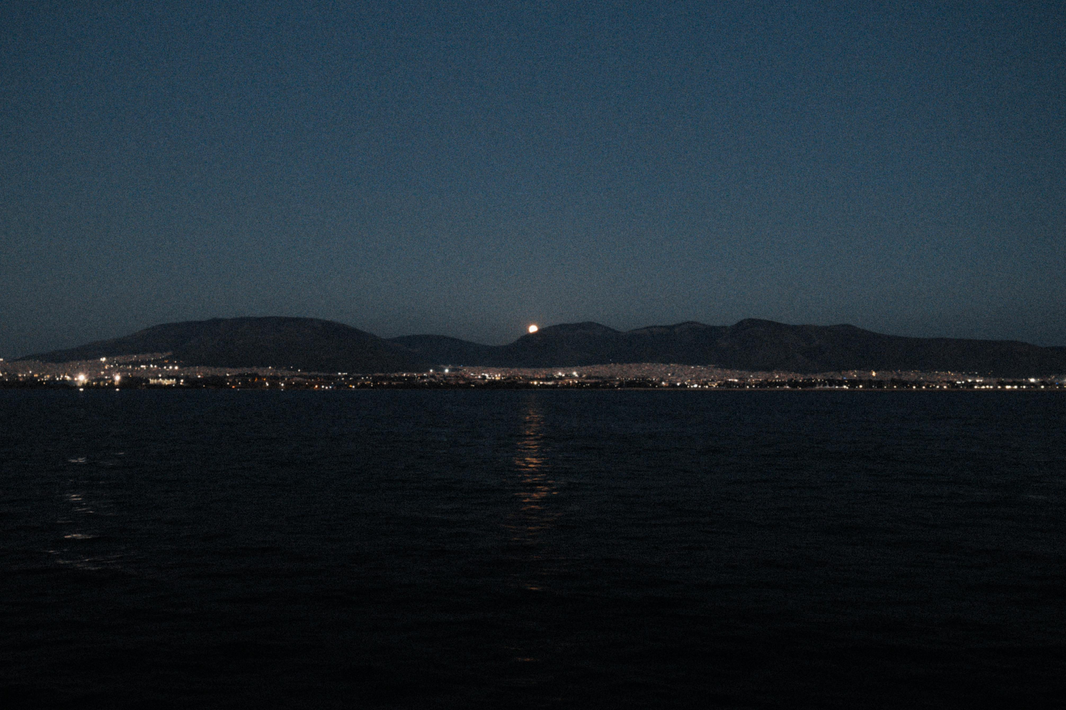 Full Moon over Water at Night · Free Stock Photo